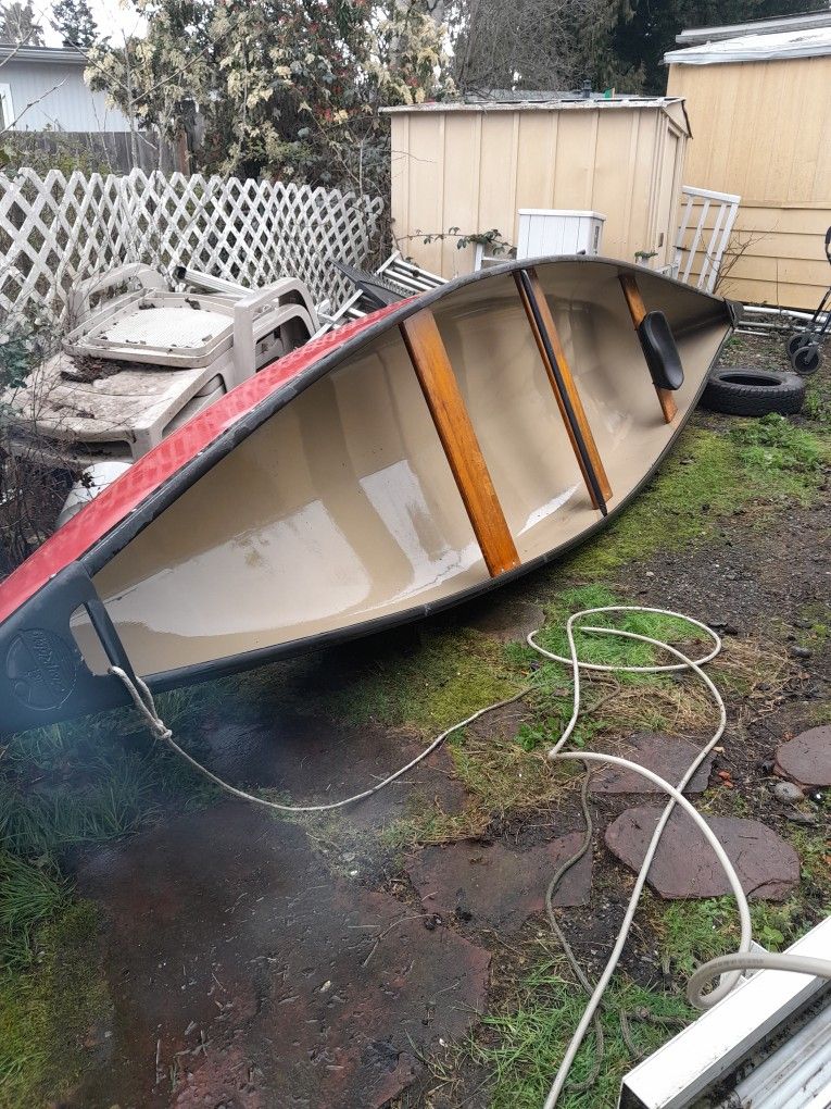 17 Ft Easy Rider Canoe for Sale in Kenmore, WA - OfferUp