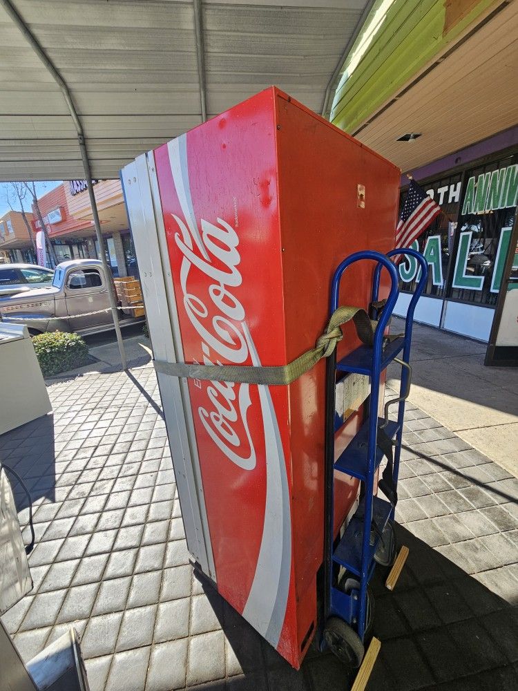 Vintage Coke Machine for Sale in Spring Valley, CA - OfferUp
