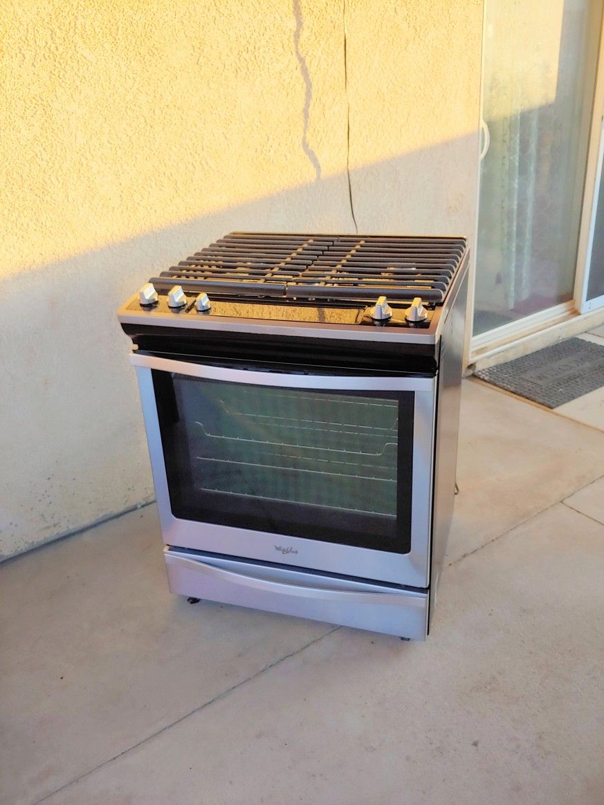 Whirpool Gas Stove 5 Burners Slide In. 30" for Sale in Victorville, CA ...