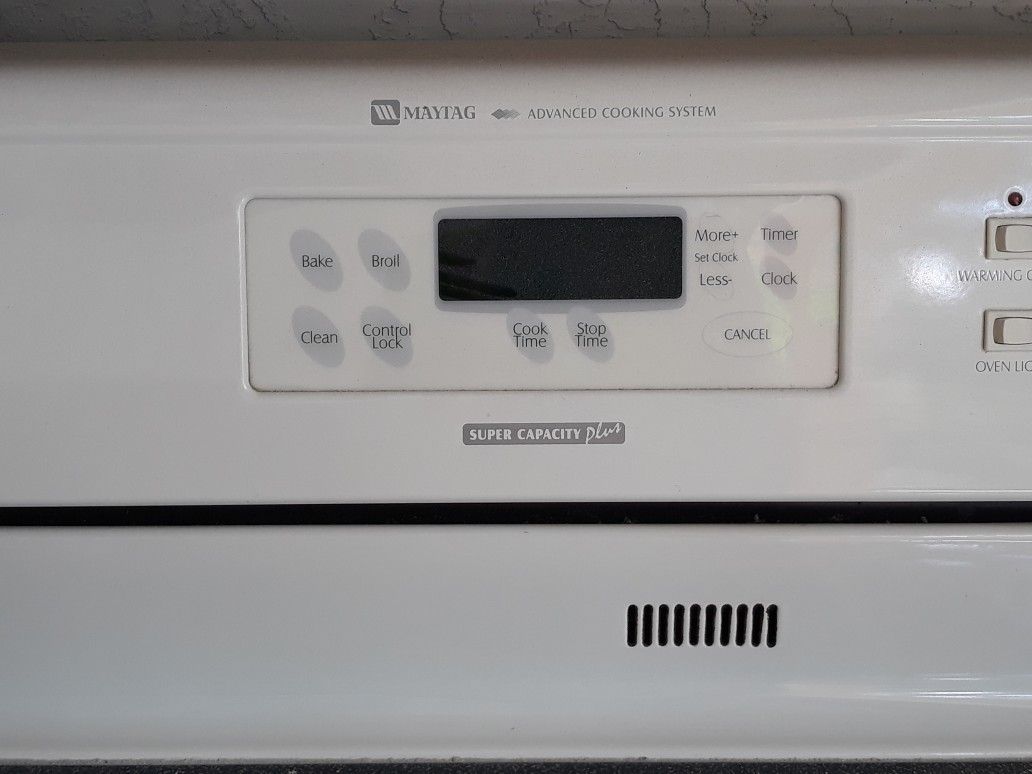 Maytag super capacity Plus oven for Sale in Lake Worth, FL - OfferUp