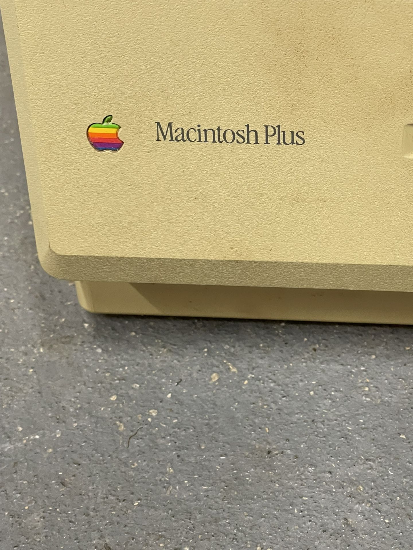 Vintage Apple Macintosh Plus 1MB Desktop Computer - M0001A Monitor Only ...