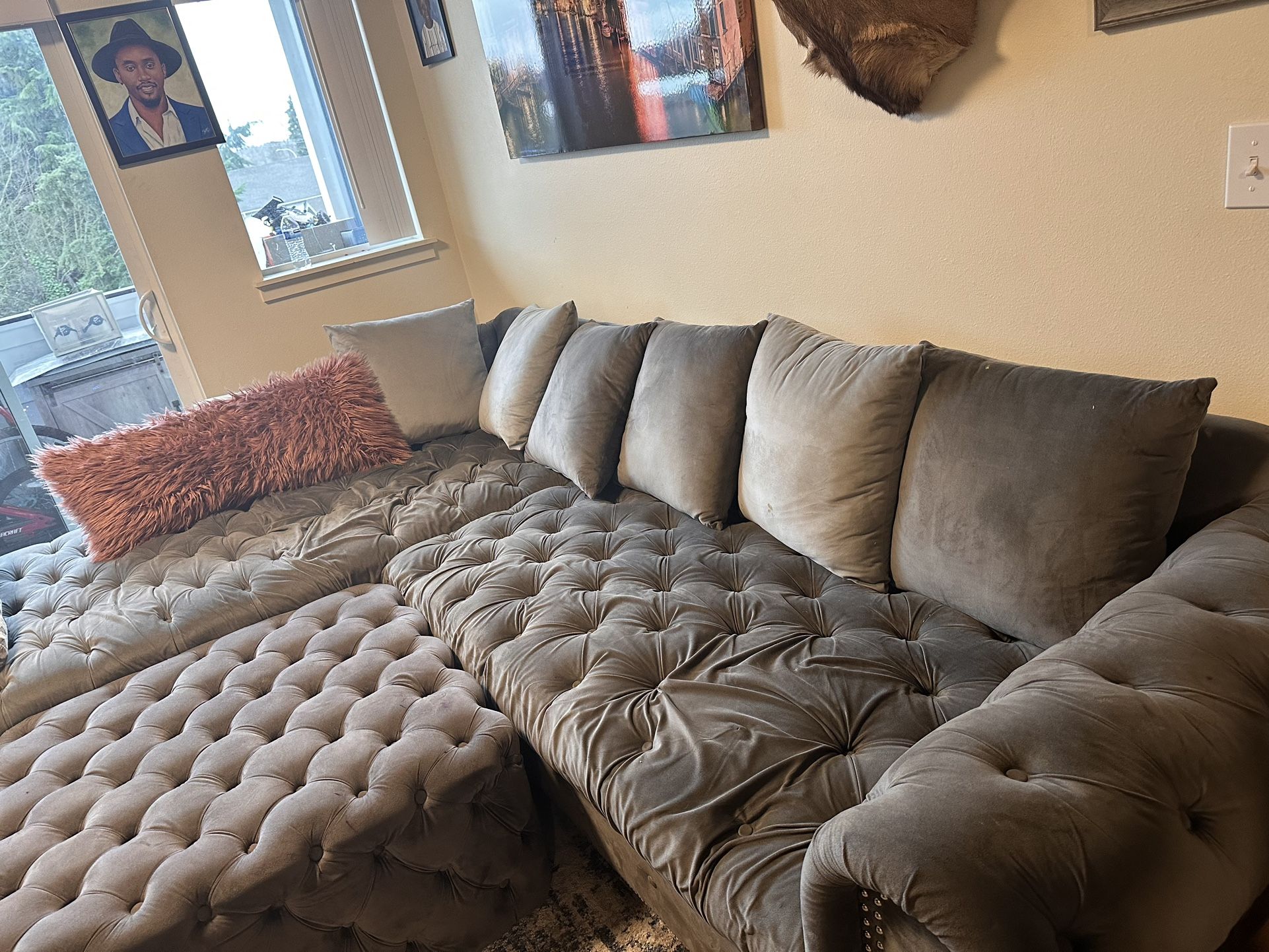 USED COUCH IN PRETTY GOOD CONDITION for Sale in Auburn, WA - OfferUp