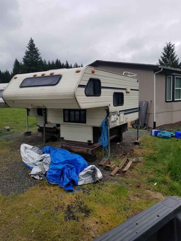 1992 cascade camper 8ft for Sale in Sandy, OR - OfferUp