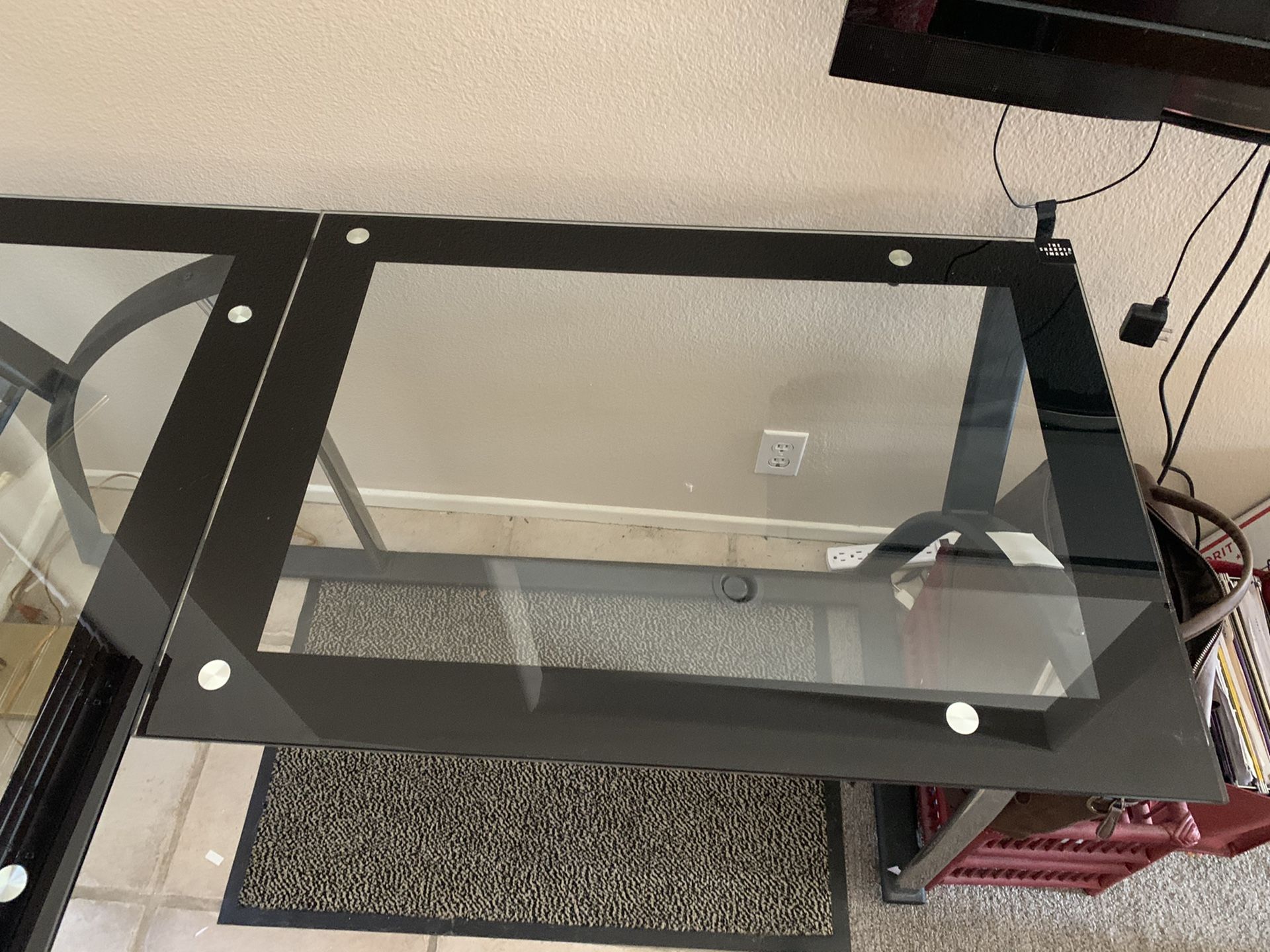 SHARPER IMAGE GLASS DESK for Sale in Cathedral City, CA - OfferUp