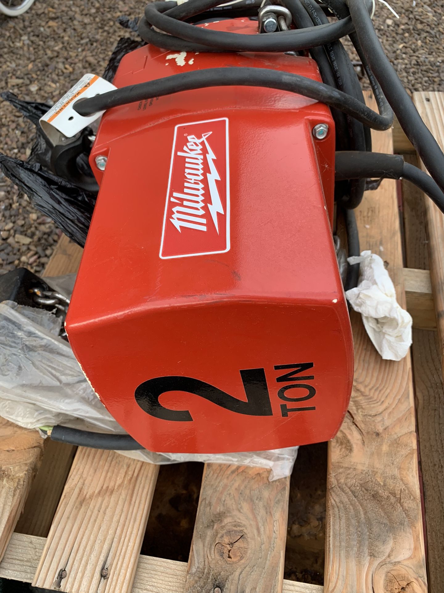 Milwaukee 2 Ton Electric chain hoist with remote the 2 ton electric ...