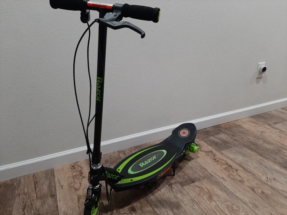 New Razor E90 Electric Scooter for Sale in Lake Stevens, WA - OfferUp