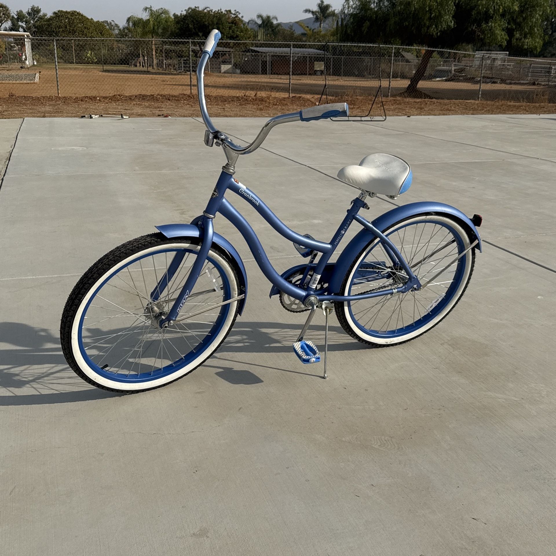 Girls Huffy Cruiser for Sale in Riverside, CA - OfferUp