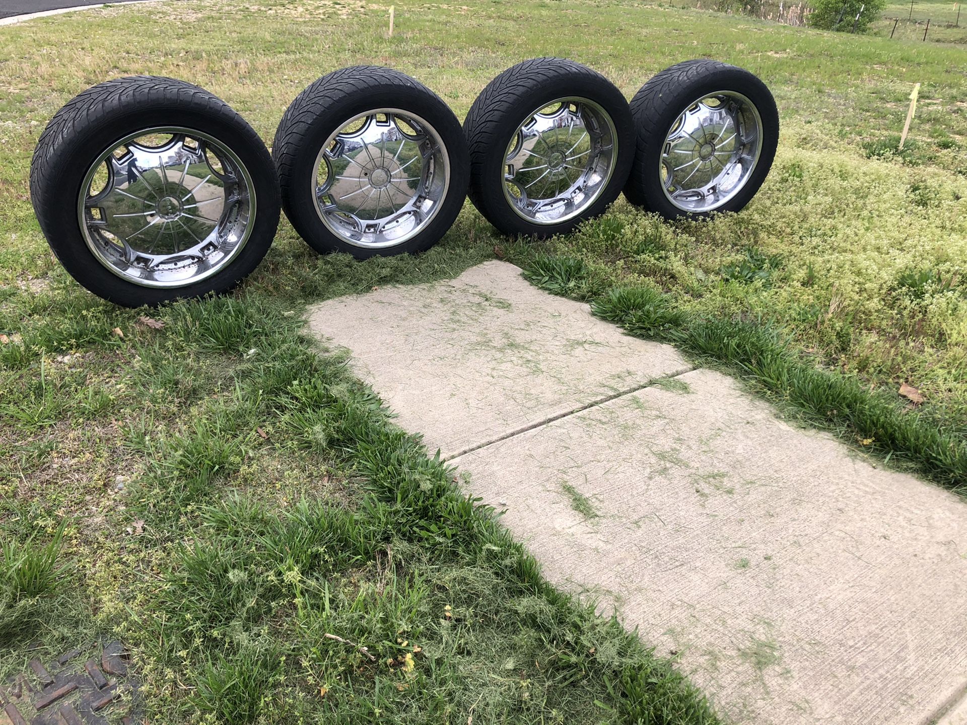 22” inch 6 lug Chrome Rims for Sale in Clinton, MD - OfferUp