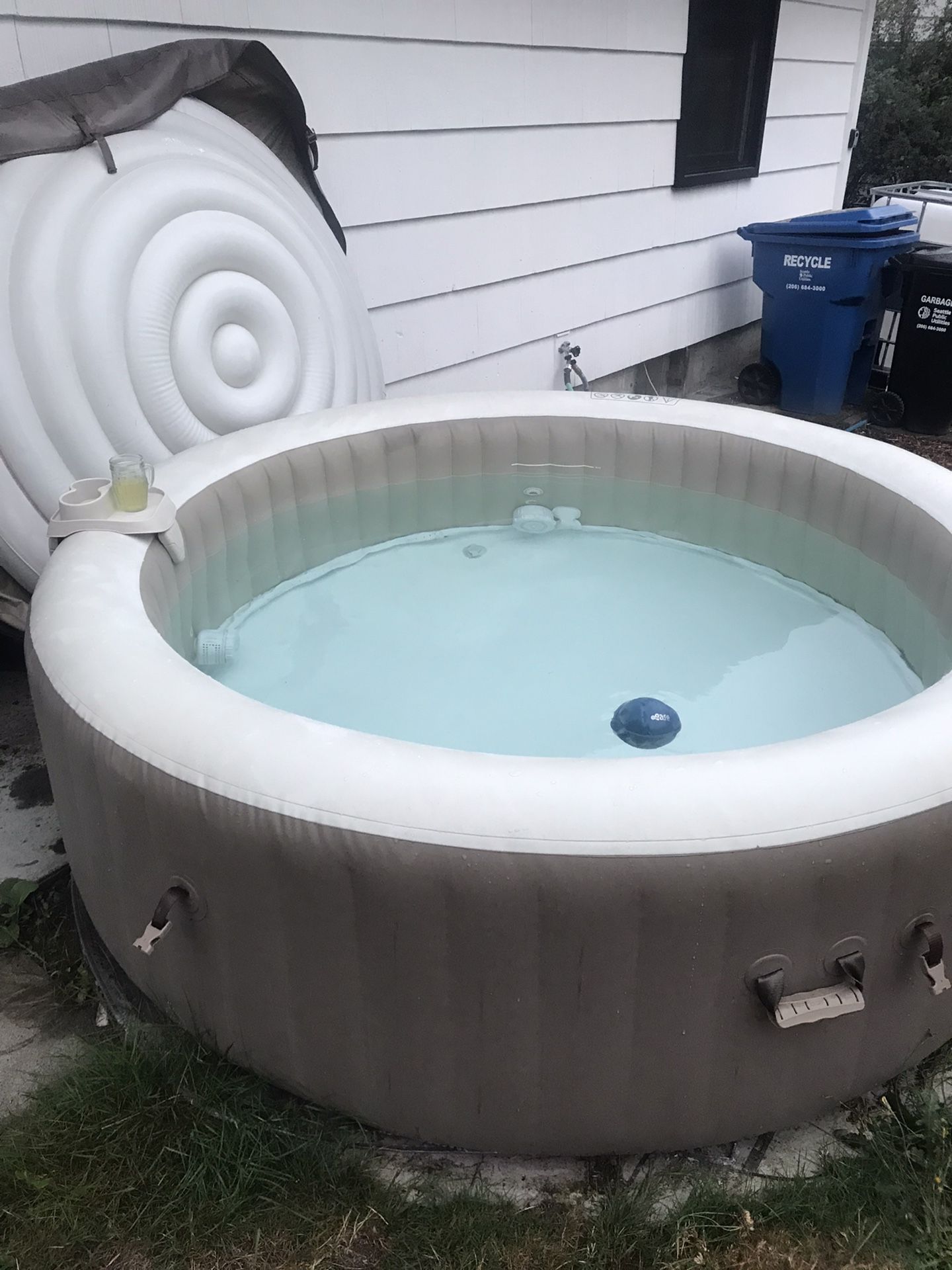 Intex Inflatable Hot Tub for Sale in Shoreline, WA - OfferUp