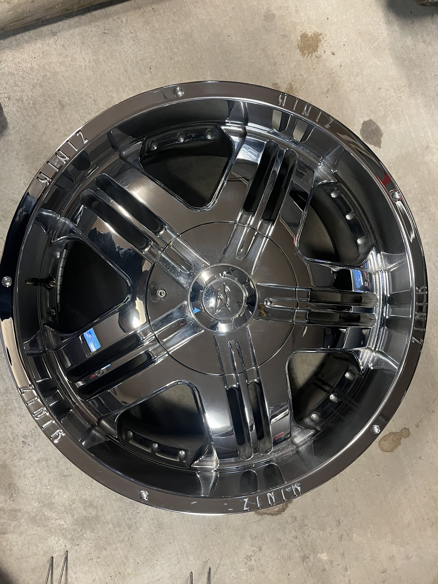 Chevy GMC 20 Inch Rims for Sale in Tulare, CA - OfferUp