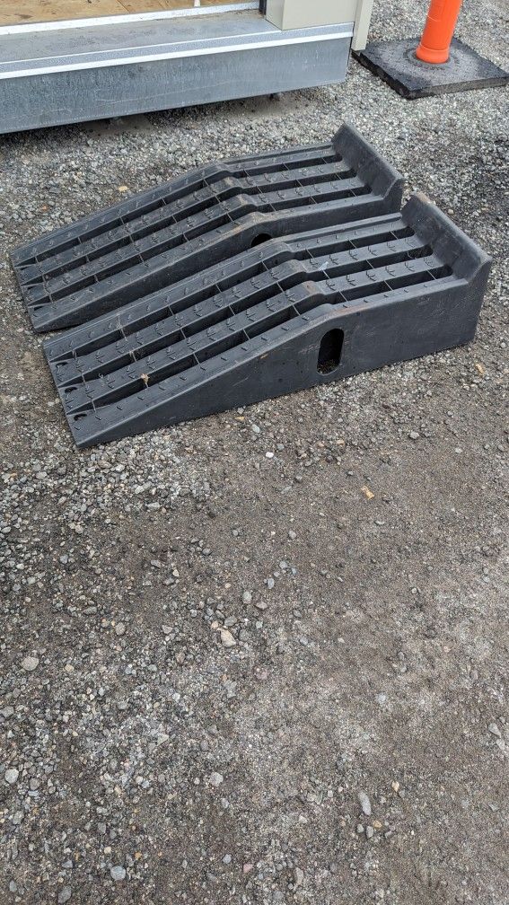 Pittsburgh Automotive 13,000 lb. GVWR Capacity Portable Vehicle Ramp ...