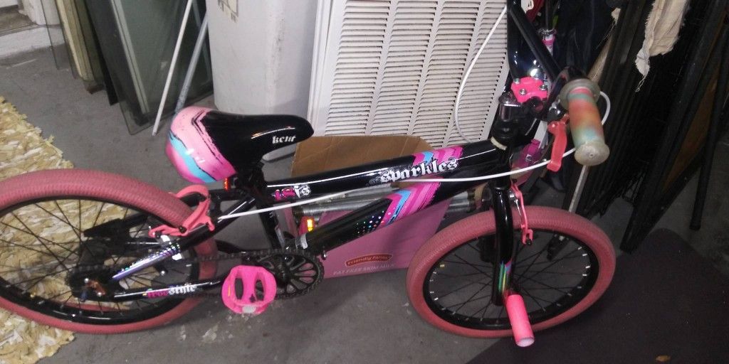 Girls Star Light Bike for Sale in Orlando, FL - OfferUp