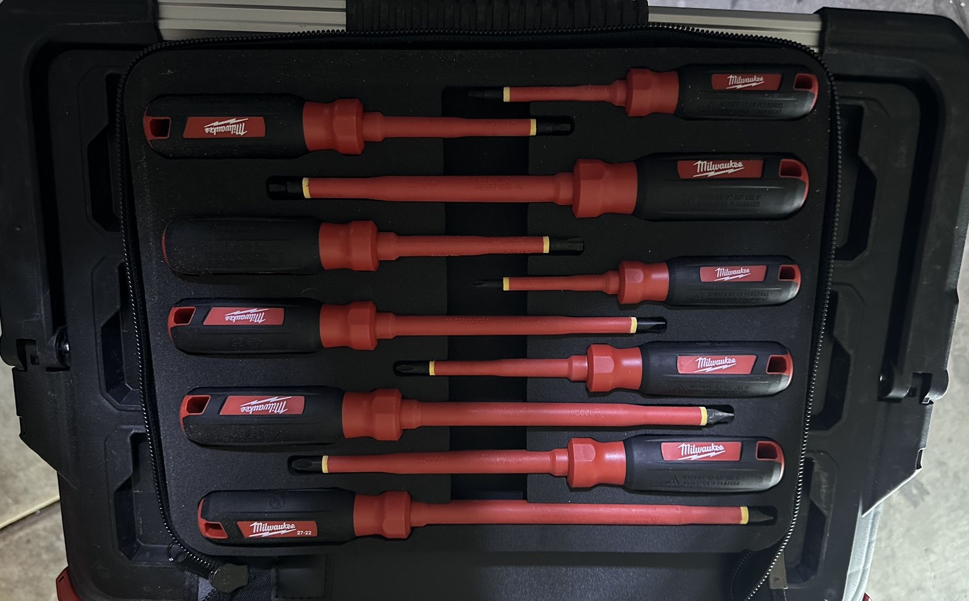 Milwaukee 1000V Insulated Screwdriver Set with Case (10-Piece) for Sale ...