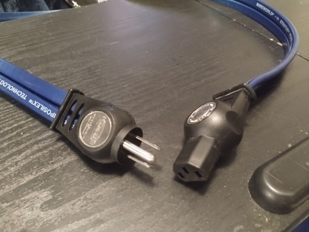 Audiophile WireWorld Stratus 7 Power Cable 1.0M MINT for Sale in ...