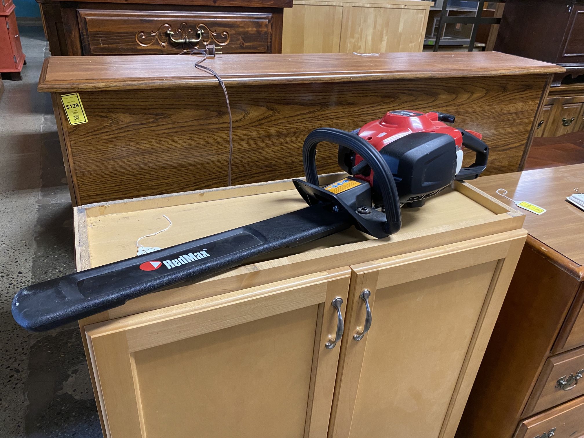 REDMAX CHT220 Hedge Trimmer w/ Cover for Sale in Bellevue, WA - OfferUp