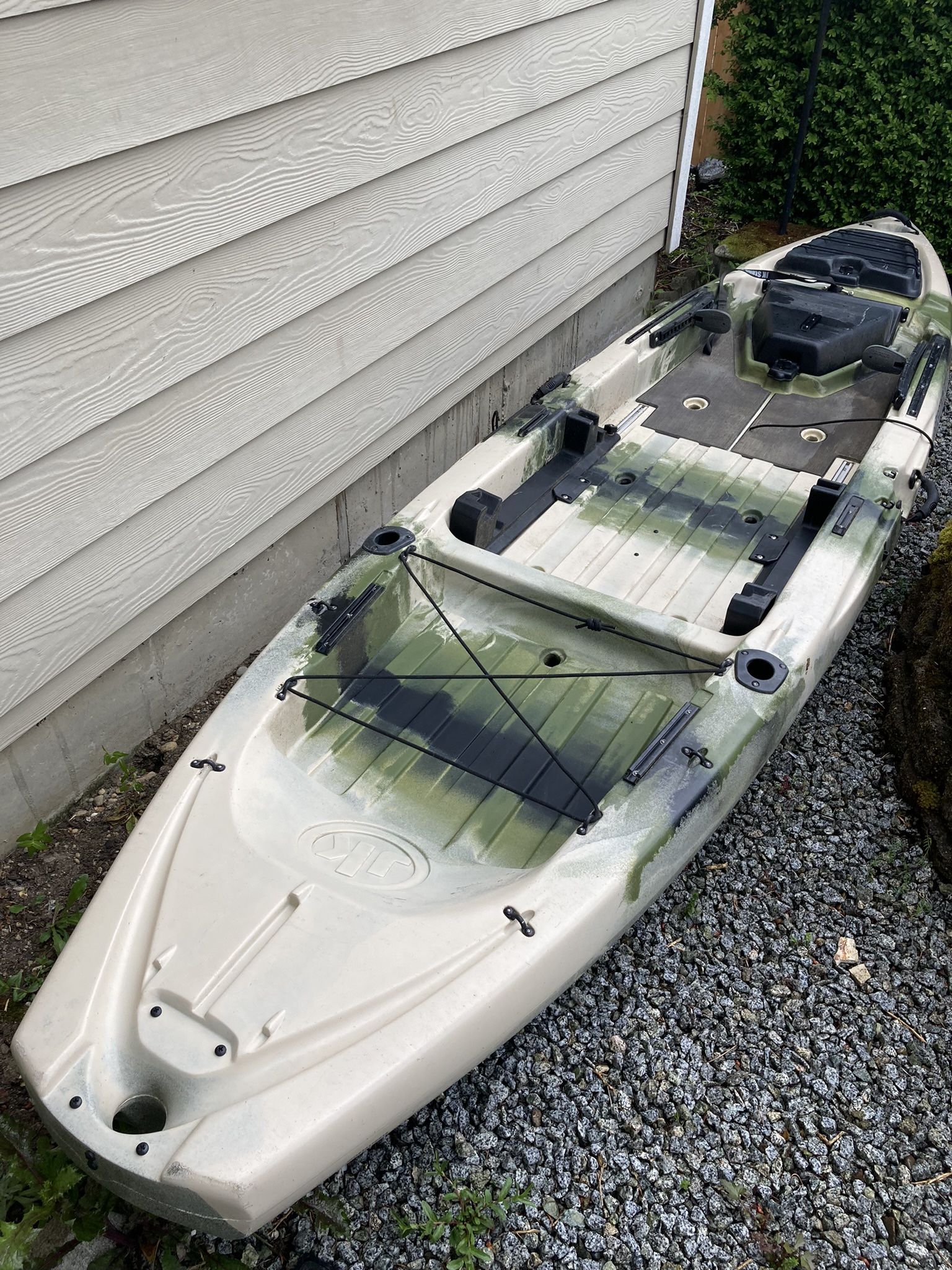 Jackson Liska 12’1” Fishing Kayak with Accessories for Sale in Tacoma ...