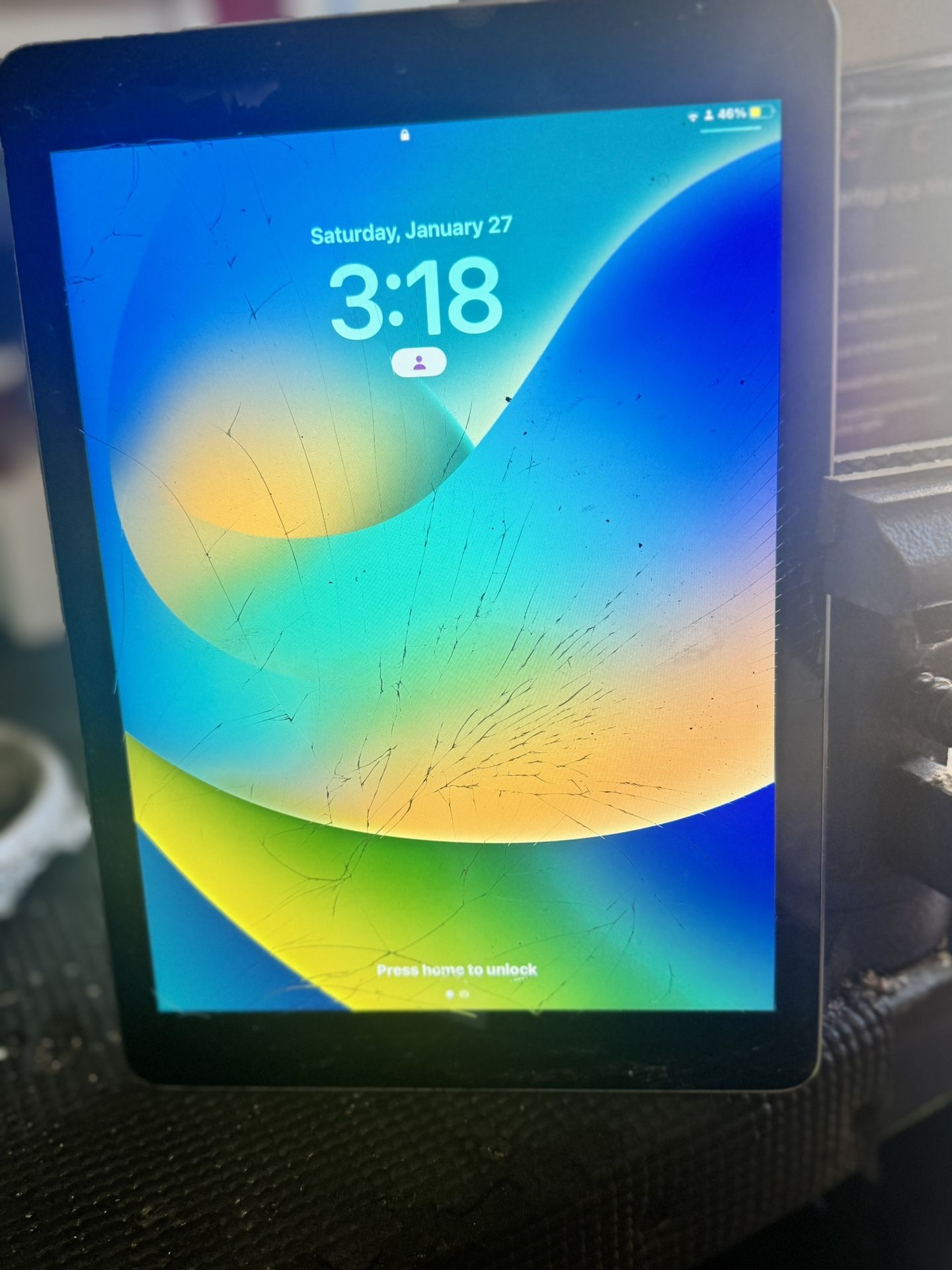 Ipad Cracked Screen for Sale in Avondale, AZ - OfferUp
