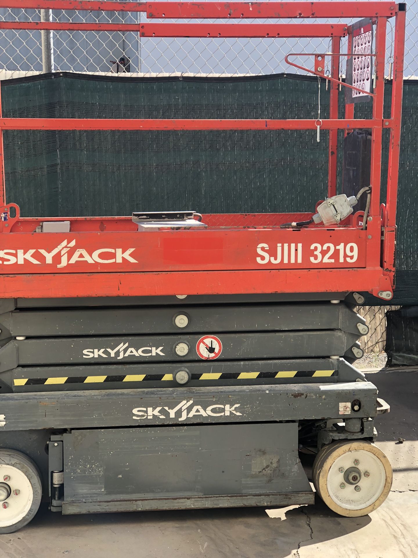 SJ -3219 Scissor Lift for Sale in Whittier, CA - OfferUp
