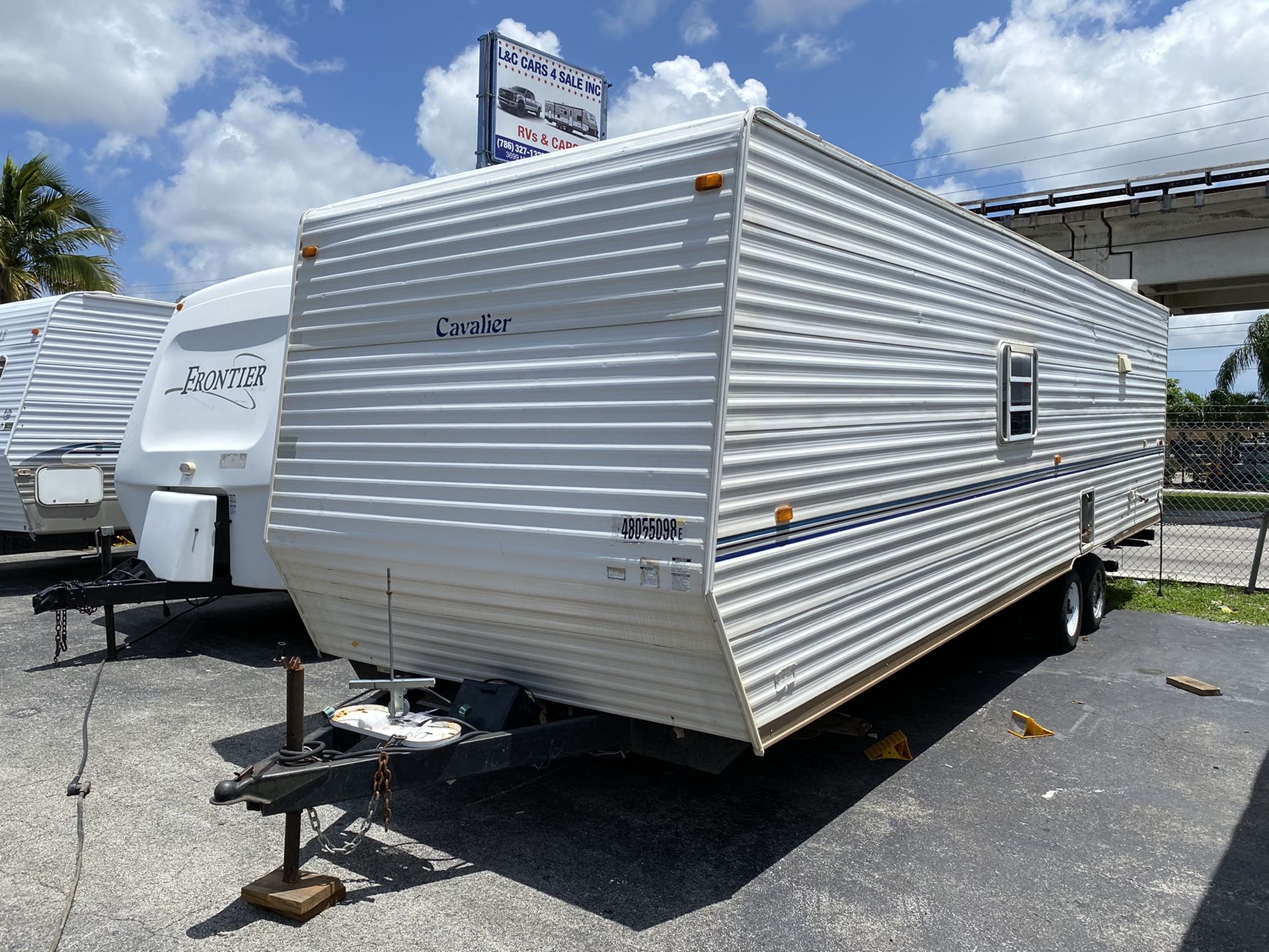 Rv tráiler de 30 pies año 2006 ubicado 3699 nw 79 st Miami fl 33147 o ...