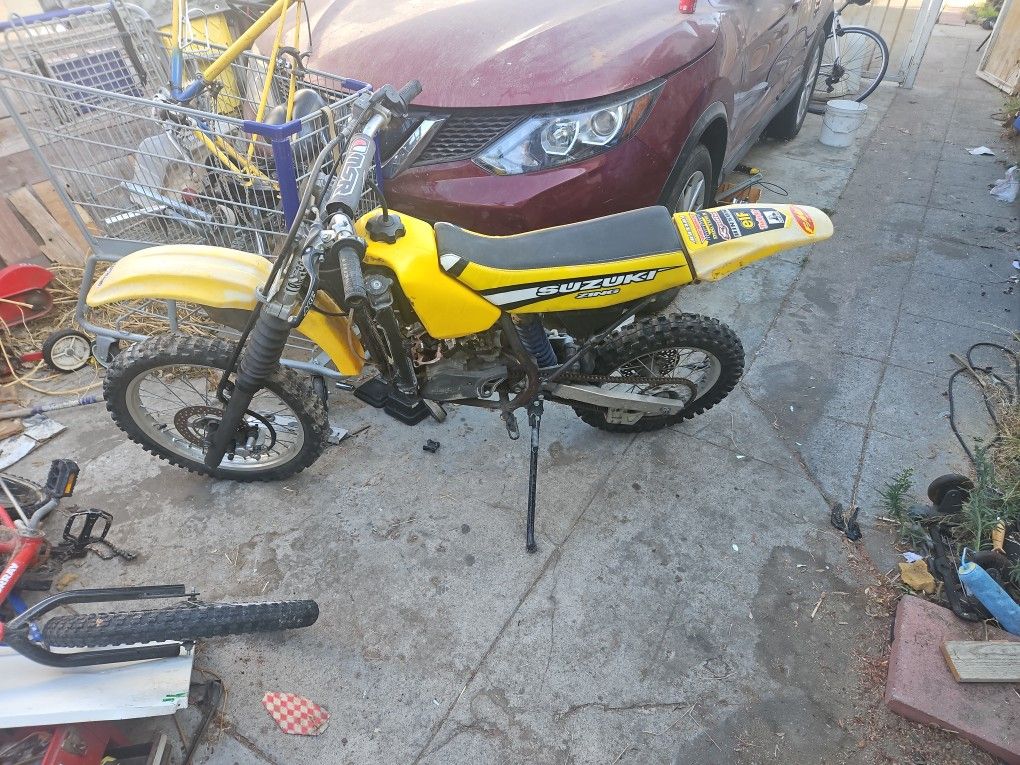 Yellow Dirt Bike SUZUKI RM 85 NEED GONE ASAP, OPEN TO TRADES SHOOT ME ...