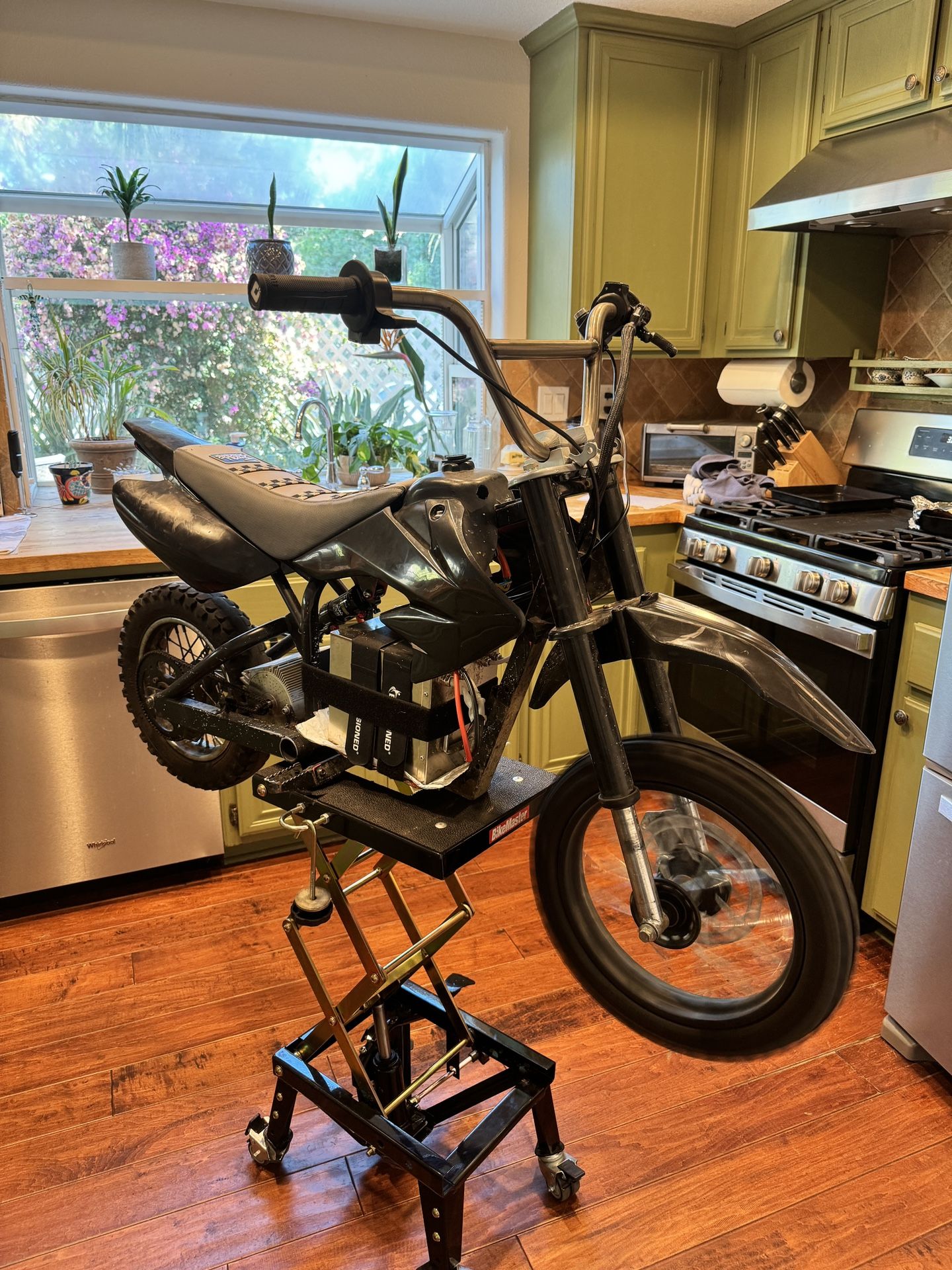 Upgraded razor mx500 for Sale in Laguna Niguel, CA - OfferUp