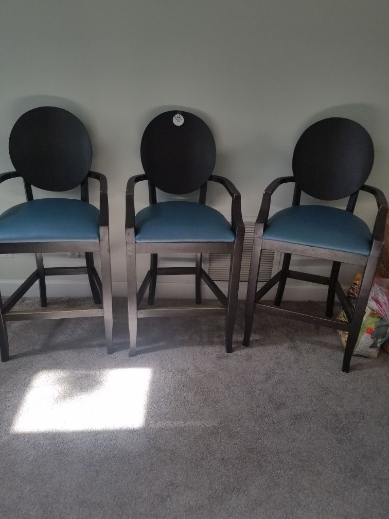 3 heavy bar stools for Sale in Ponte Vedra Beach, FL - OfferUp