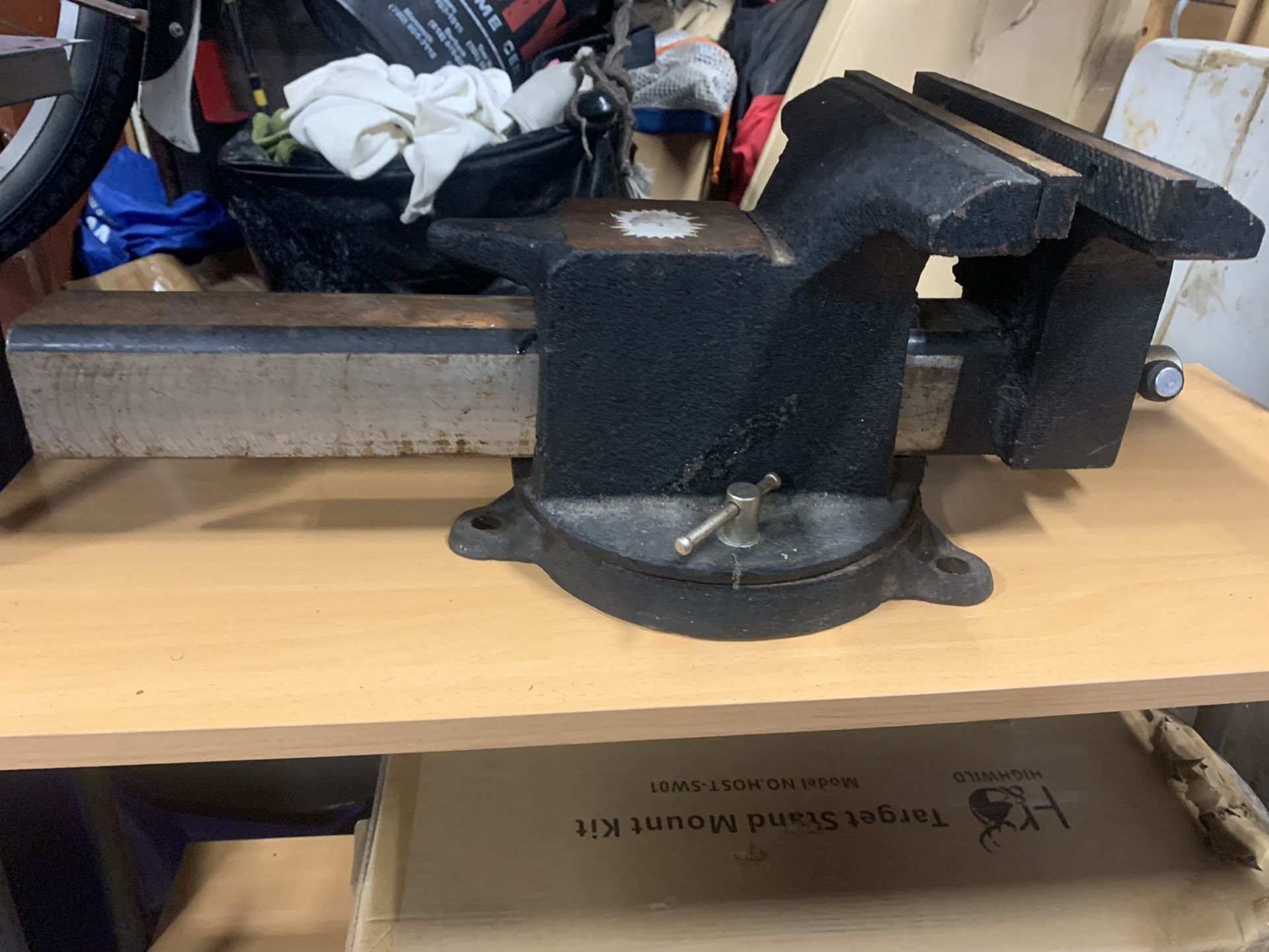 Big Heavy Duty Vice for Sale in Los Angeles, CA - OfferUp