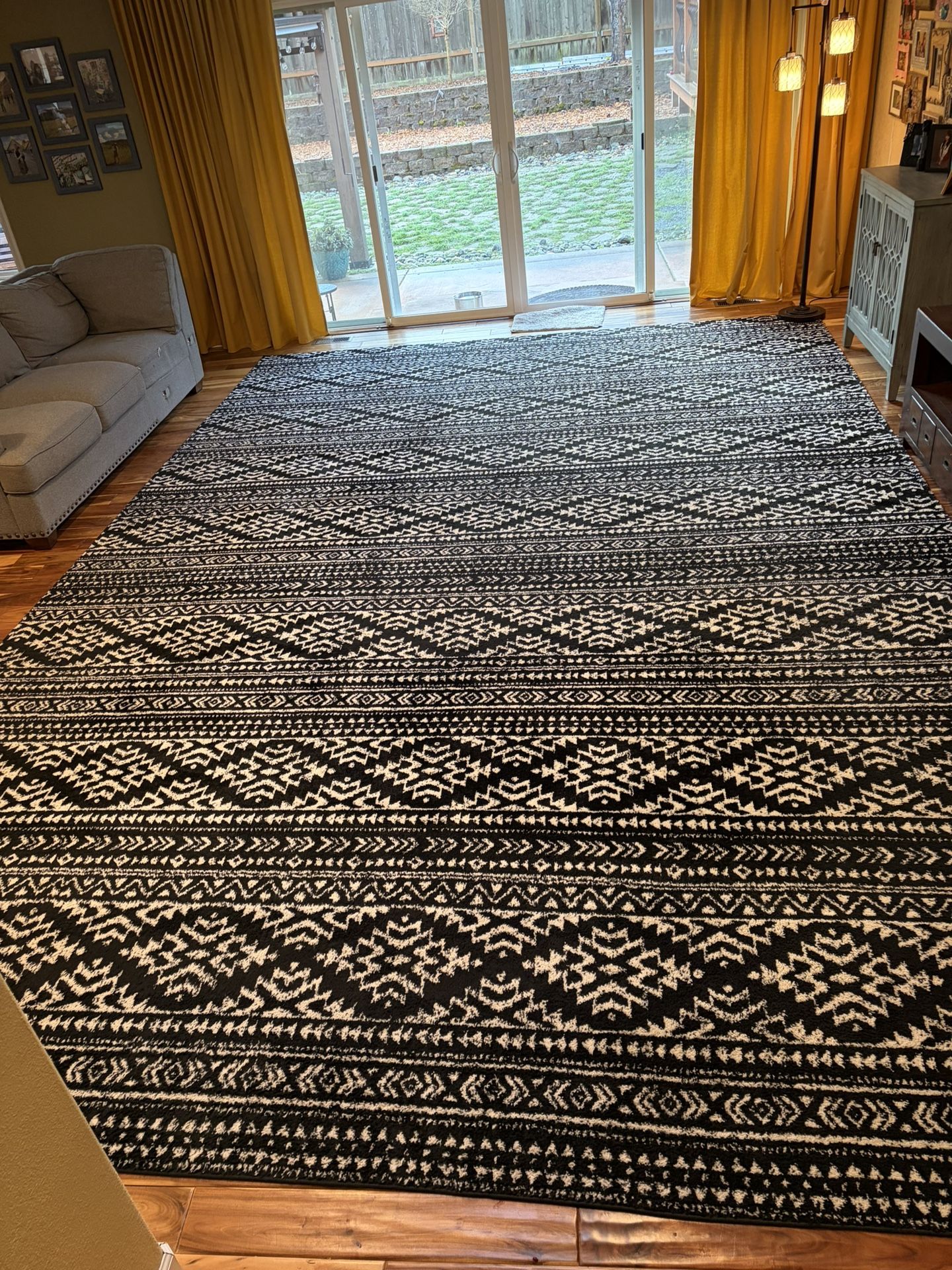 FREE Area Rug XXL for Sale in Everett, WA - OfferUp