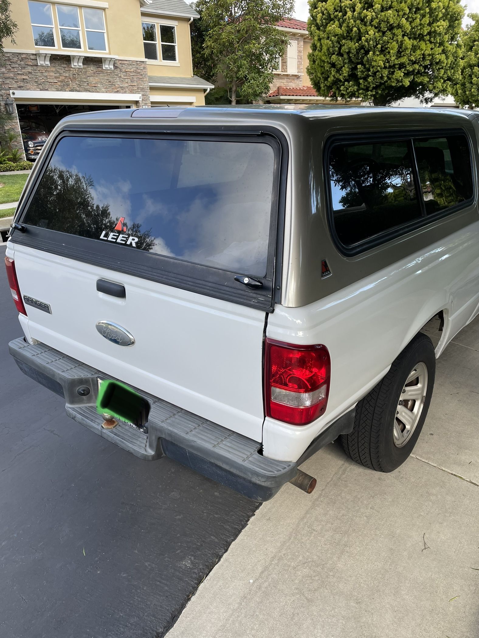 Leer Camper Shell for Sale in Newport Beach, CA - OfferUp