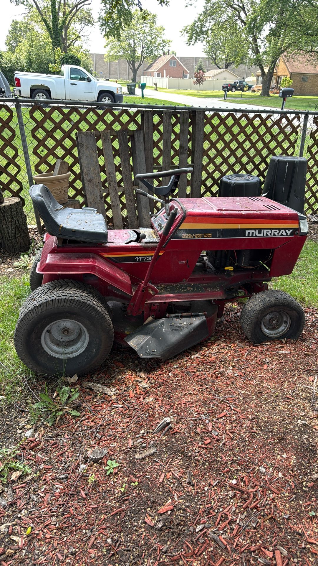 Murray Riding Lawn Mower for Sale in Oak Lawn, IL - OfferUp