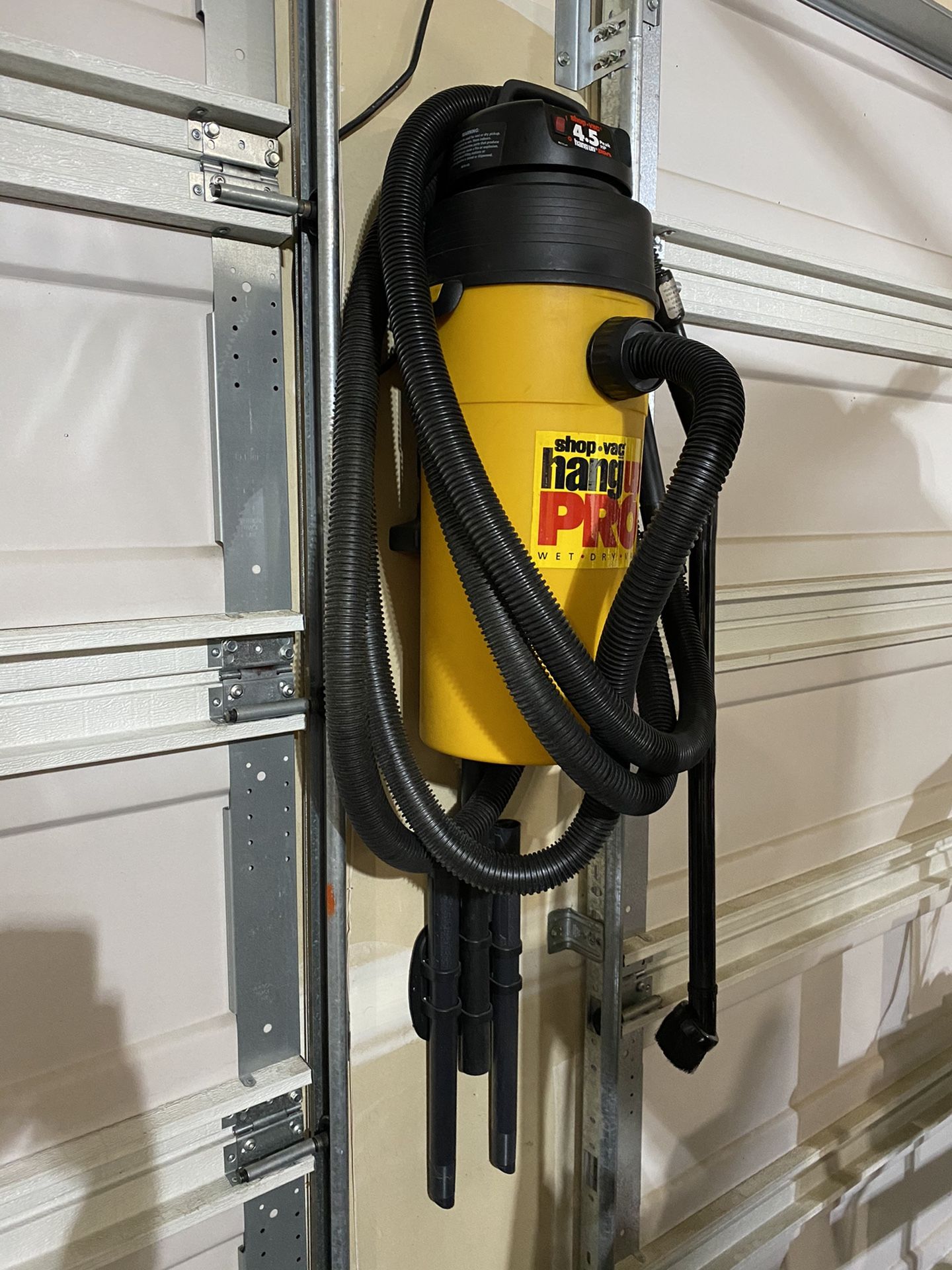 Shop-Vac 5-Gallon 4.5-Peak HP Hang Up PRO Wall Mounted Wet/Dry Vacuum ...