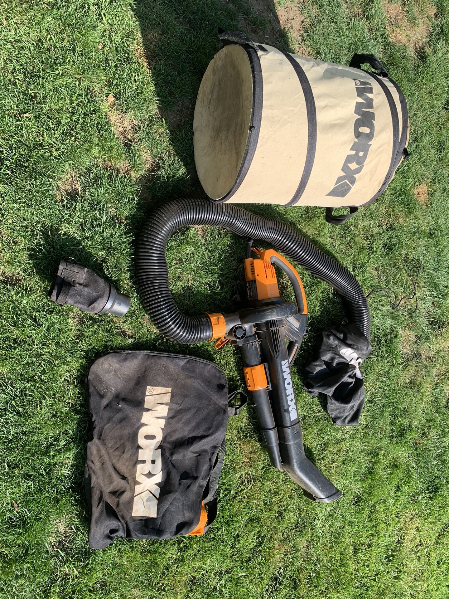 Worx Trivac 3-in-1 Electric Leaf Blower/Mulcher/Vacuum for Sale in ...