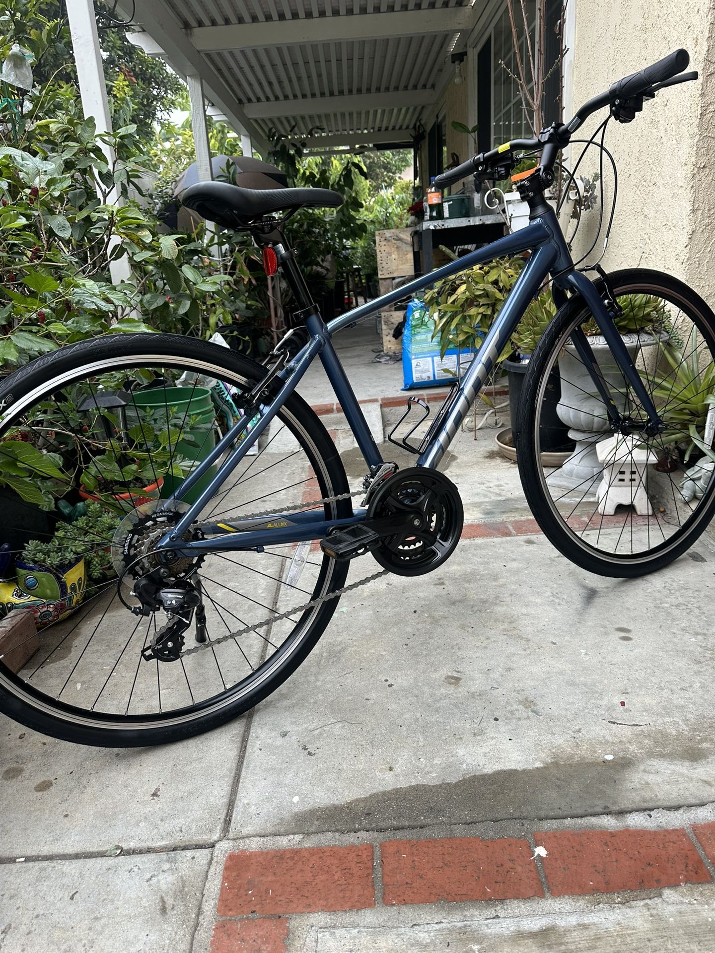 Giant Hybrid Bike, Commute Bike, MTB for Sale in Costa Mesa, CA - OfferUp