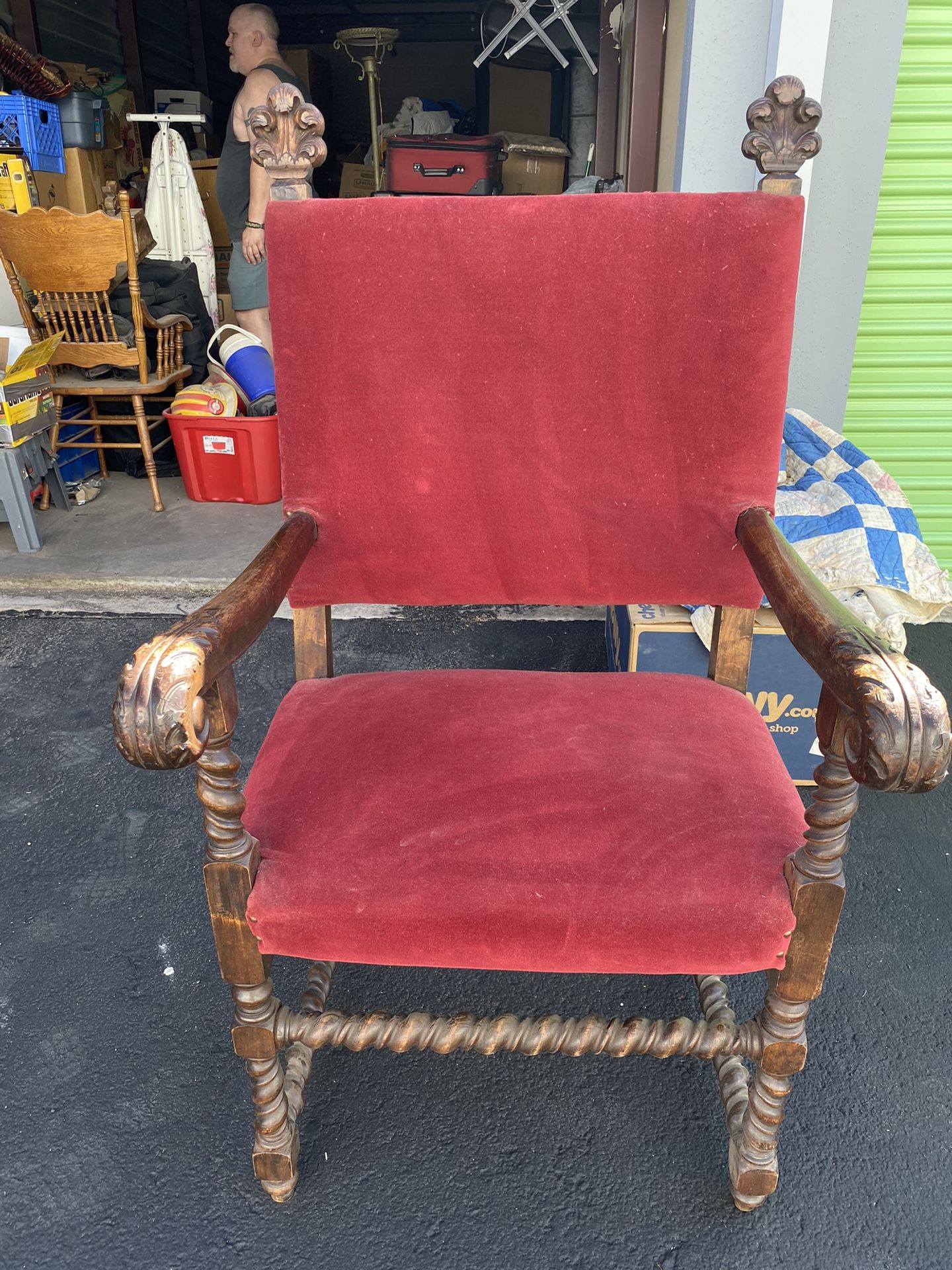 Vintage Kings Chair for Sale in Henderson, NV - OfferUp