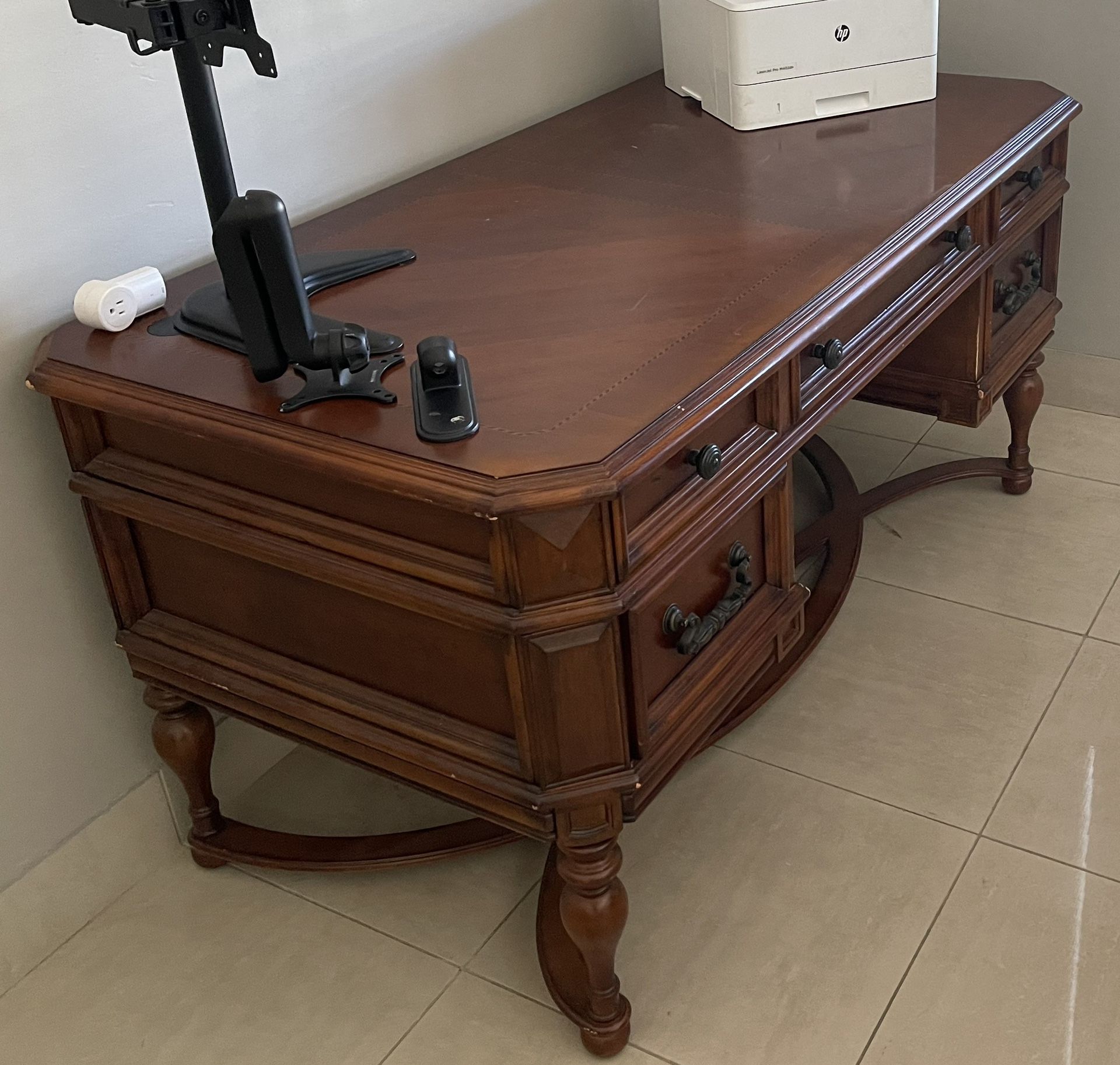 Beautiful Ornate Classic Executive Office Desk for Sale in Phoenix, AZ ...