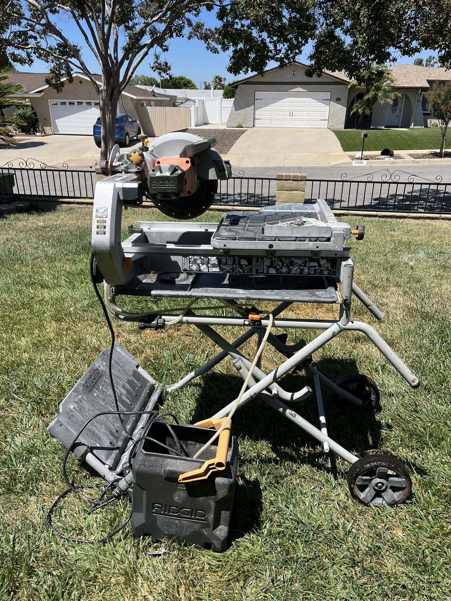 Tile Saw With Portable Stand for Sale in Alta Loma, CA - OfferUp