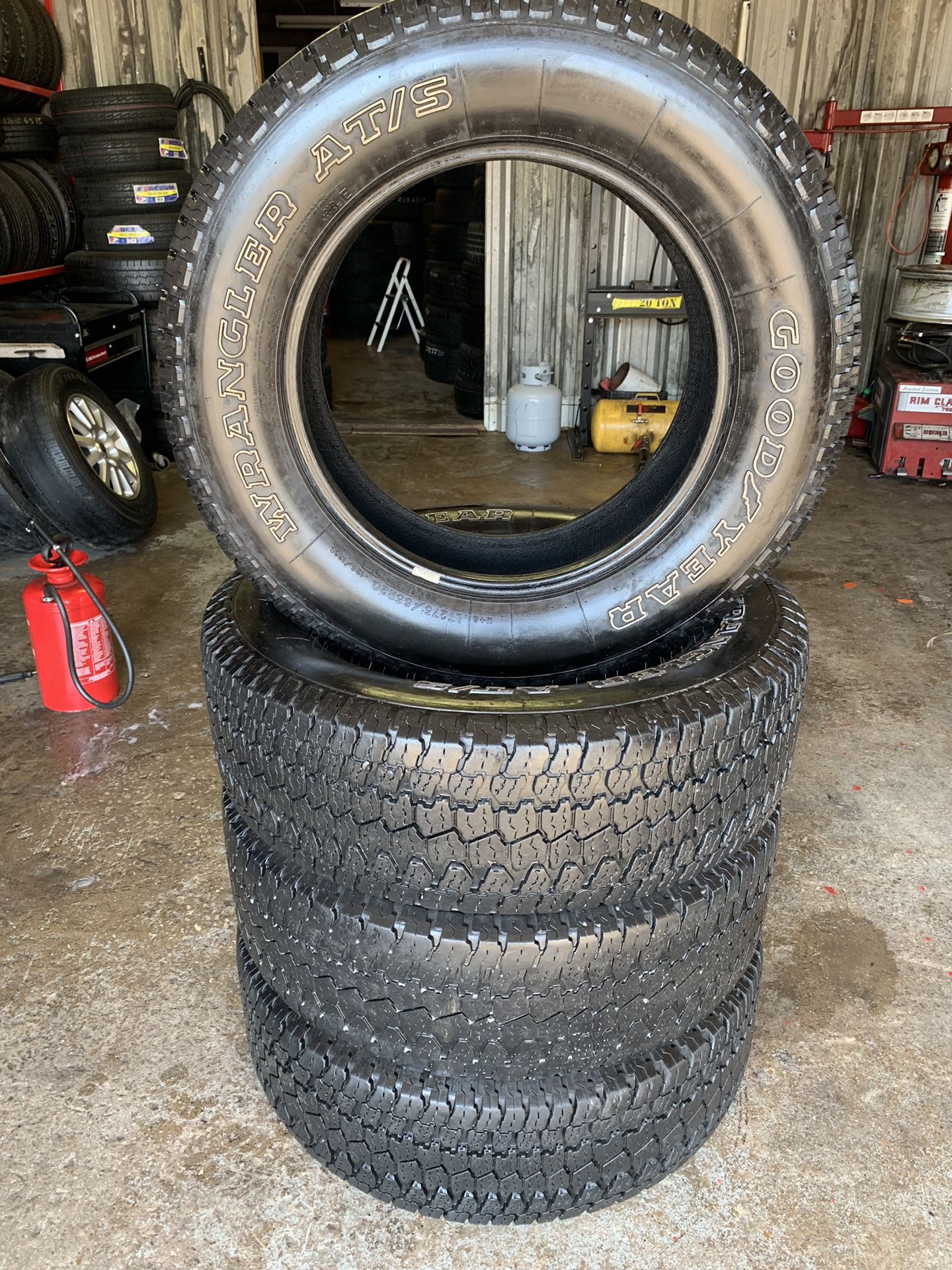 20 INCH TIRE LT275/65R20 GOODYEAR WRANGLER AT/S for Sale in Denison, TX ...