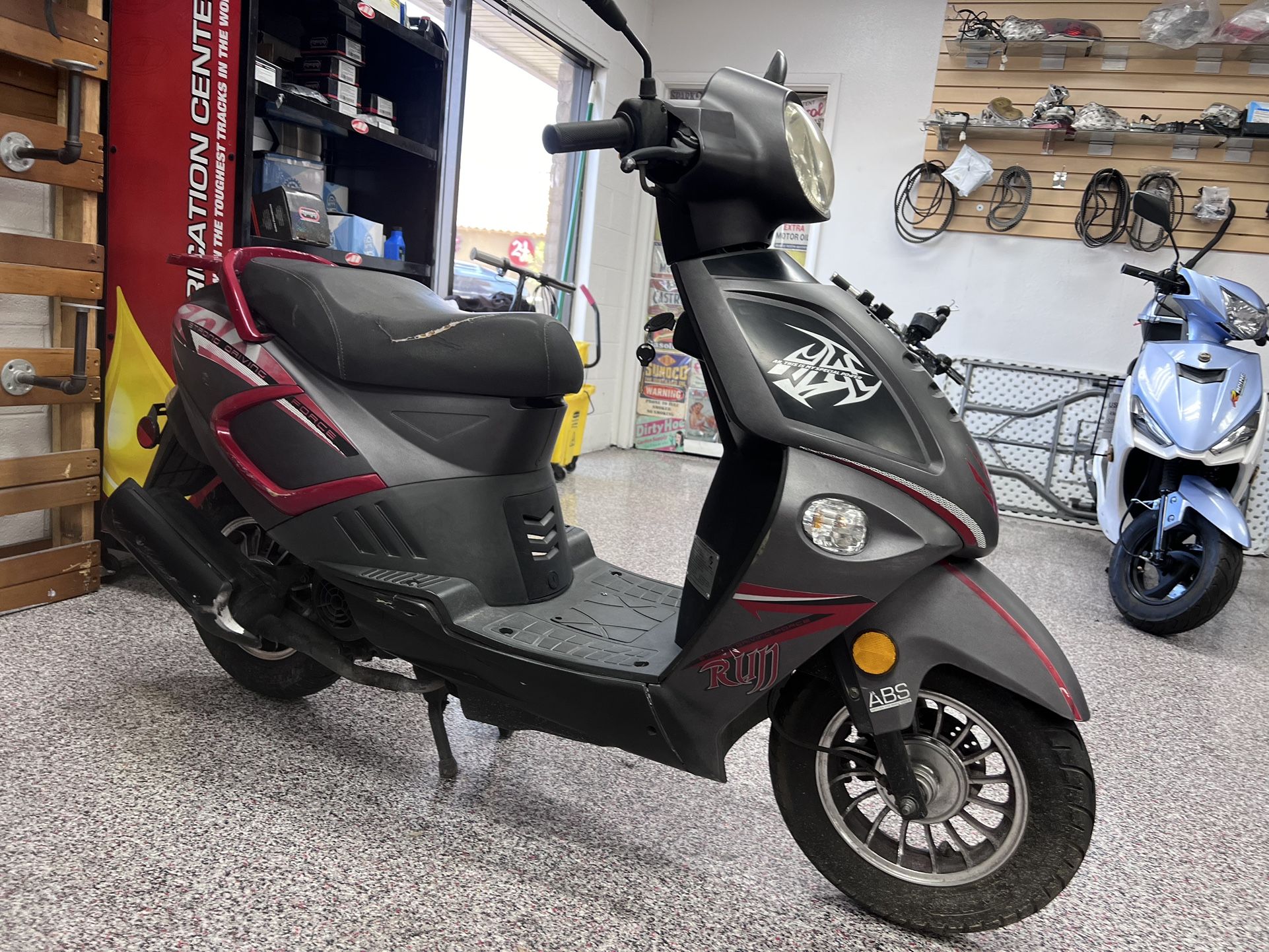 49 Cc Moped Upgraded To An 80 Cc for Sale in Las Vegas, NV - OfferUp