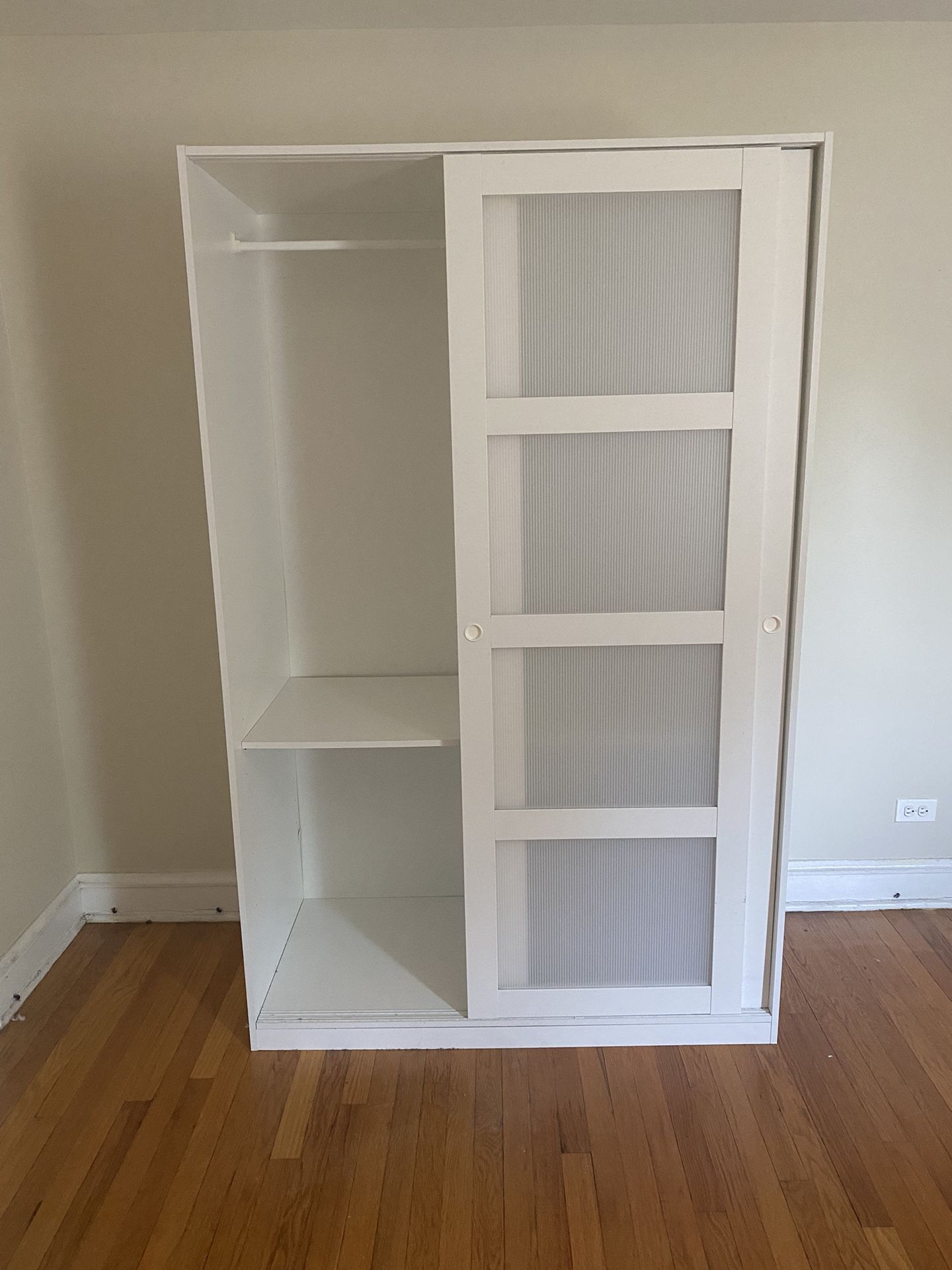 Kvikne wardrobe store