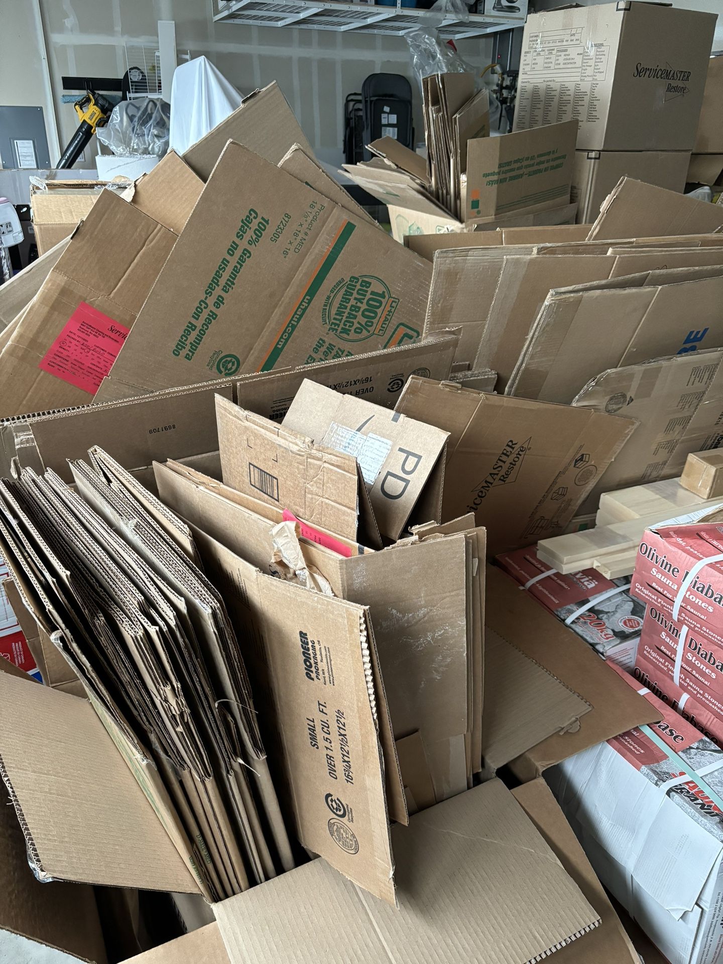 Boxes - lots in all sizes for Sale in Renton, WA - OfferUp