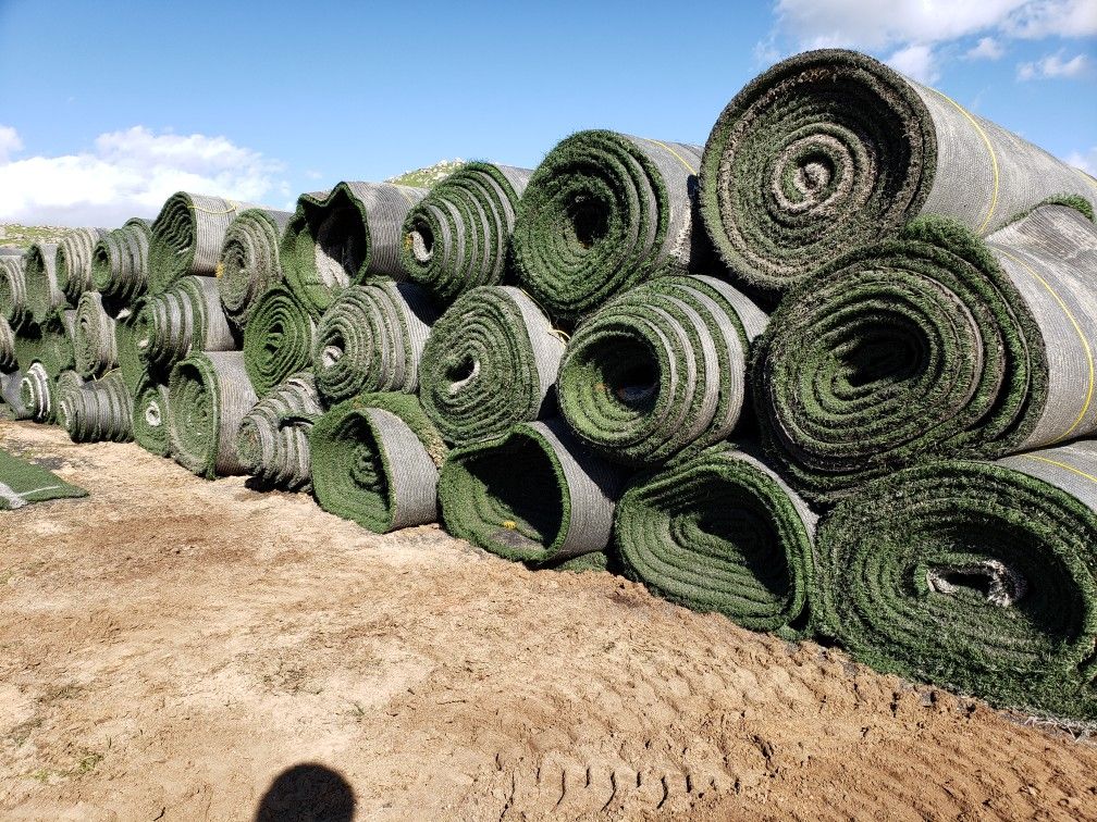 WE LET YOU PICK YOUR ROLL!!! Used Artificial Grass / Recycled Synthetic ...