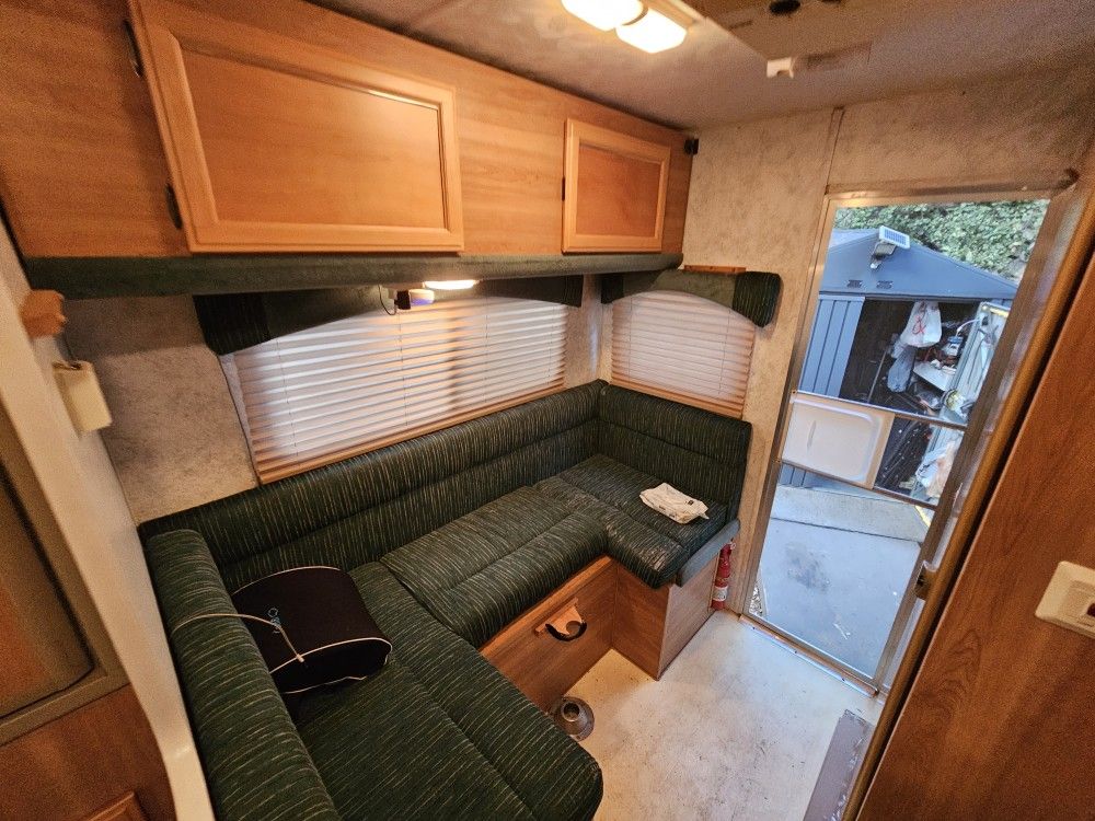 1999 Lance 845 Lite Camper 6.6 Bed for Sale in Irwindale, CA - OfferUp