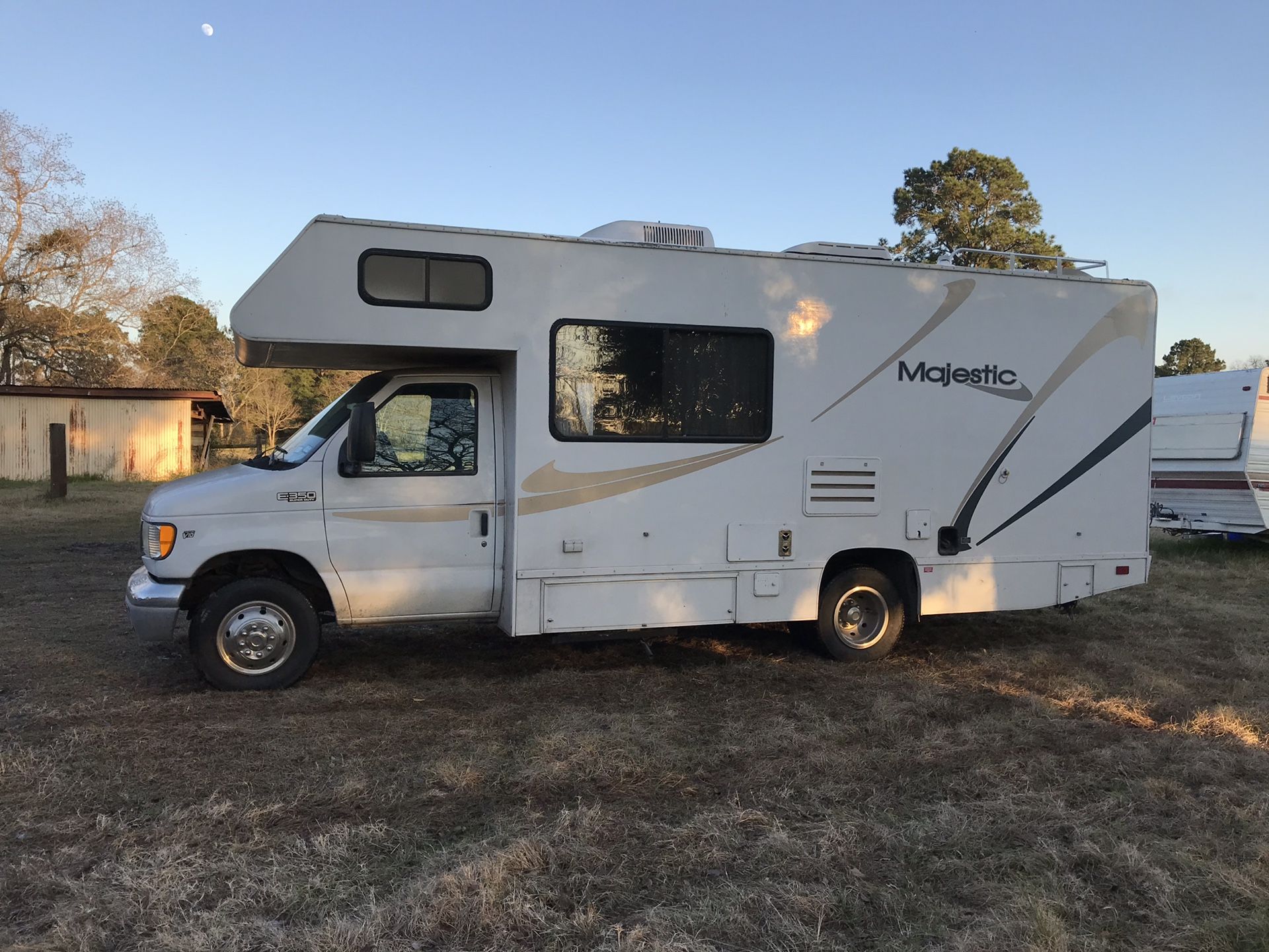 2003 25ft Majestic class c motorhome for Sale in Tomball, TX - OfferUp