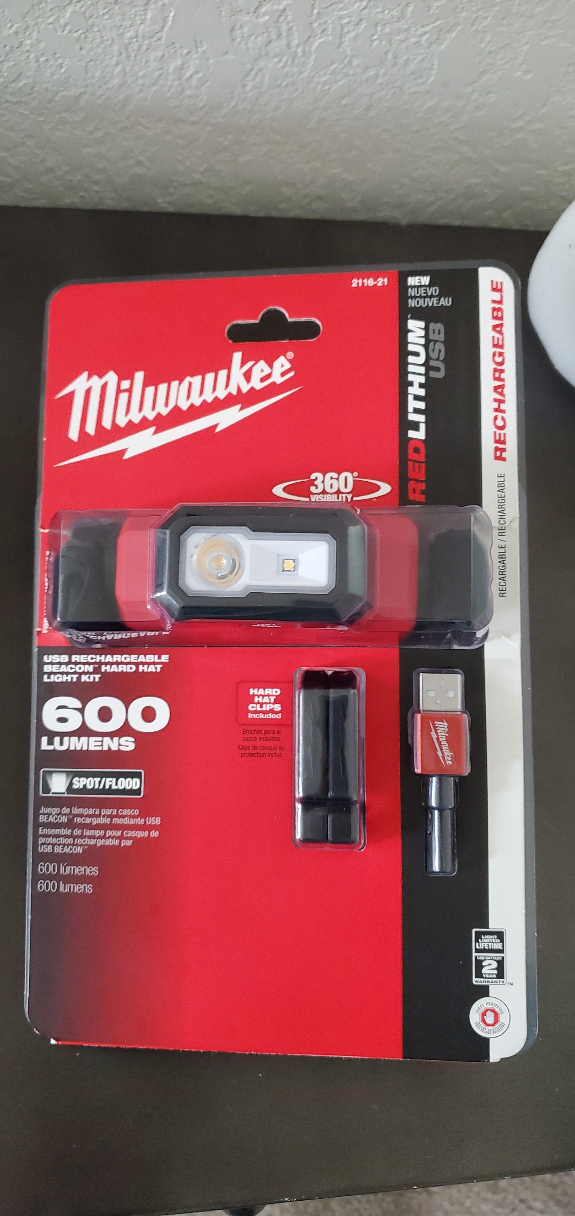 Milwaukee 600 Lumens LED USB Rechargeable 360-Degree Visibility Hard ...
