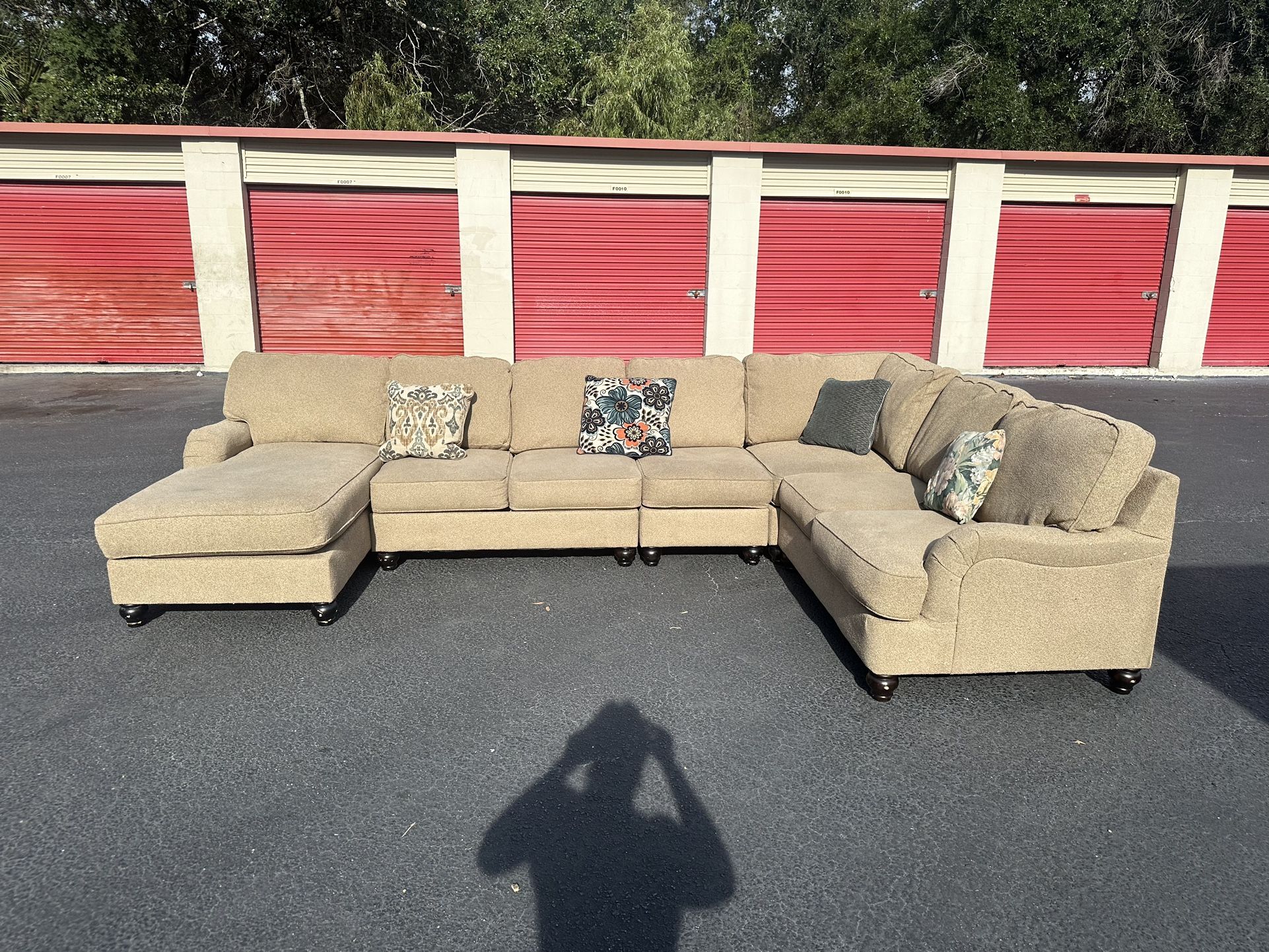 Comfy Nice Sectional Couch for Sale in Tampa, FL - OfferUp