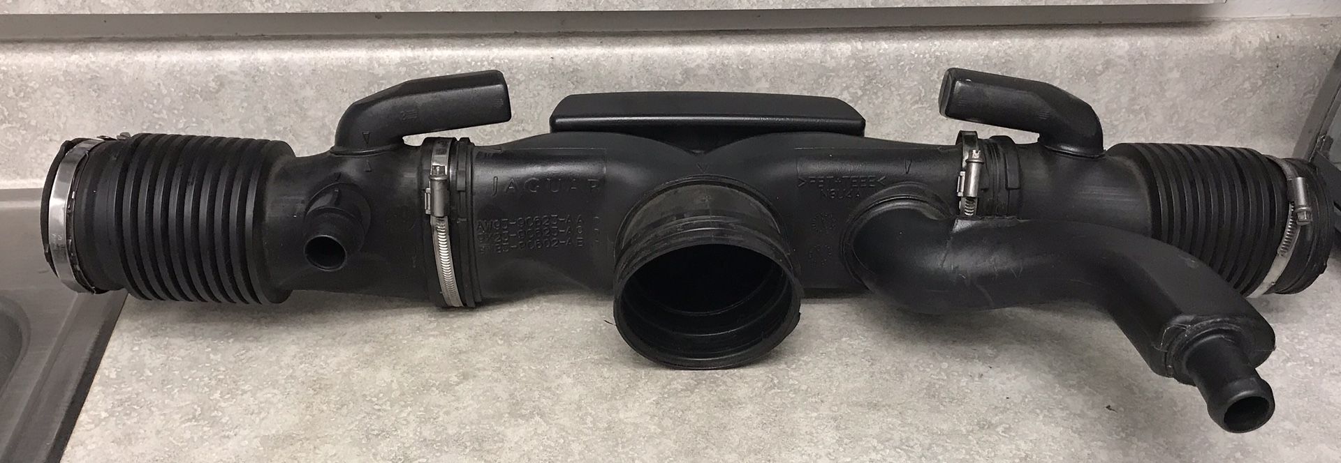 Jaguar OEM INTAKE AIR DUCT 9X23-9R504-BA, AW93-9C623-AA, 9X23-9C623-AC ...