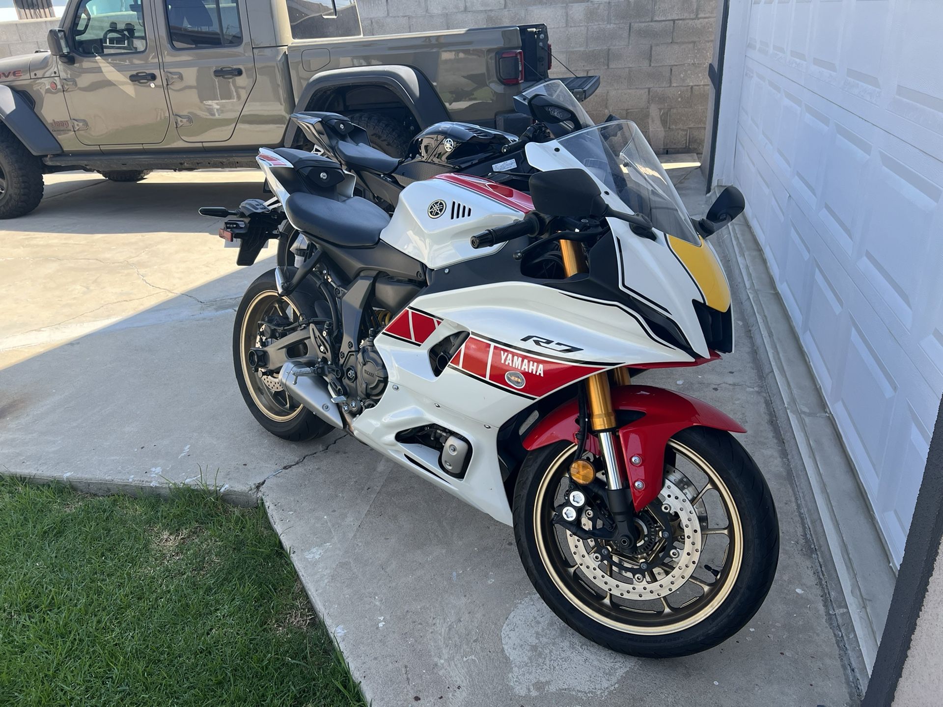 2022 Yamaha R6 White