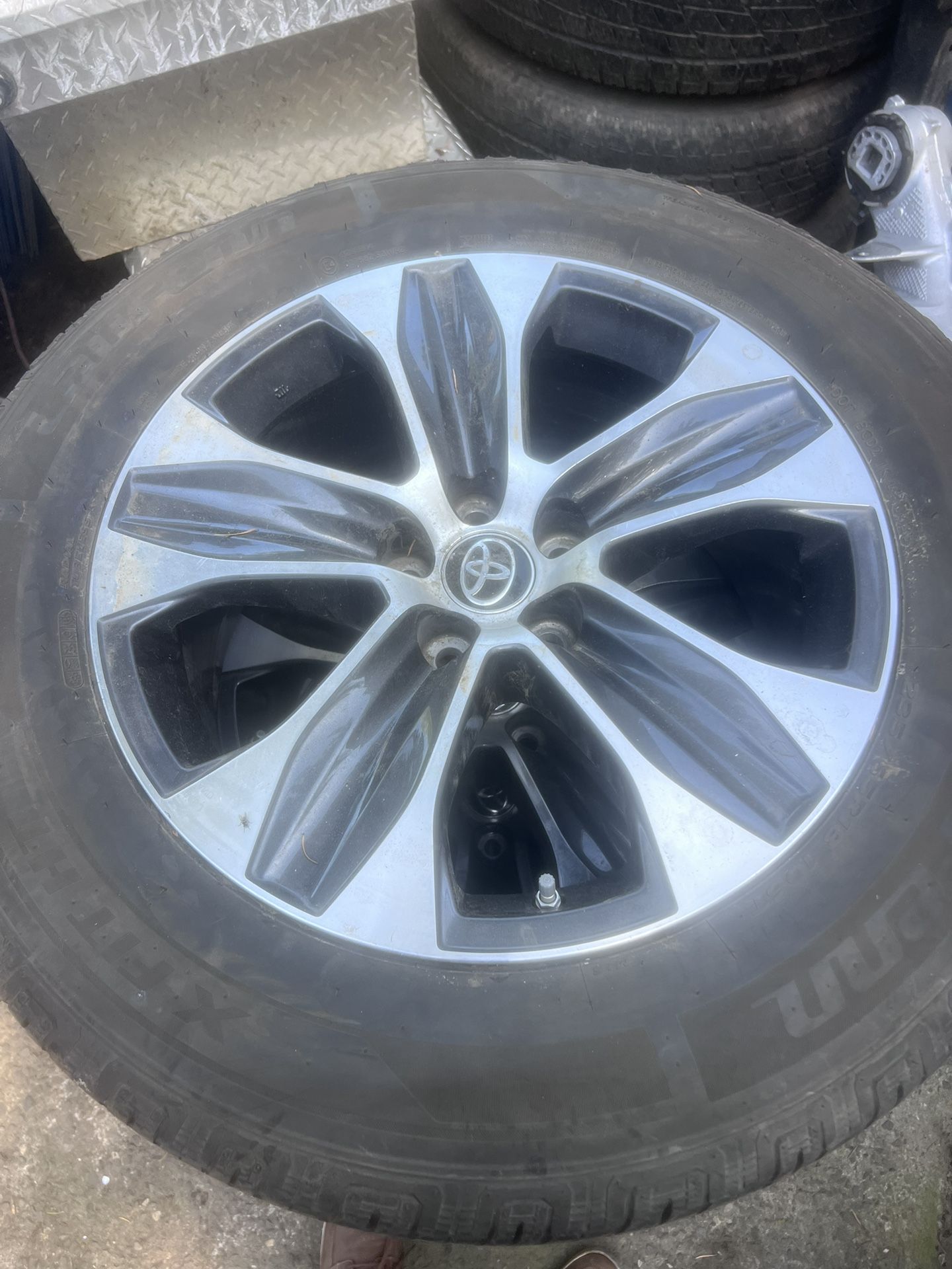 Toyota Highlander 4tires And Rims for Sale in Vancouver, WA - OfferUp