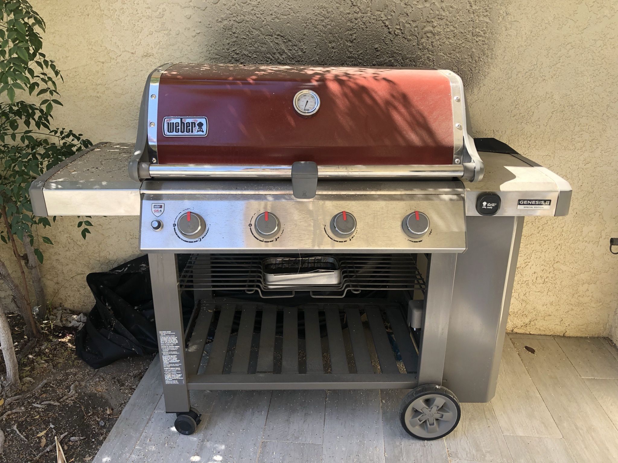 Large Weber Grill for Sale in Tustin, CA - OfferUp
