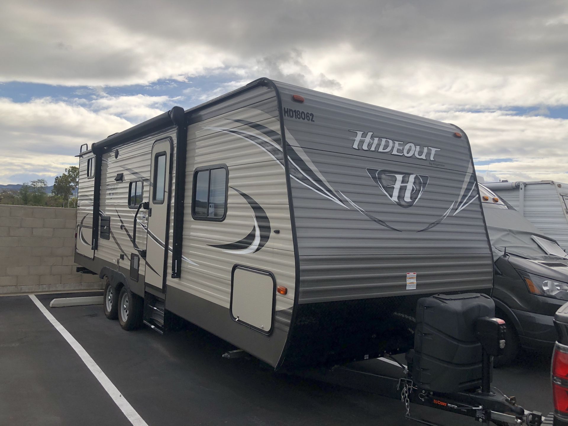 2018 Keystone hideout bunkhouse 24 ft 1/2 ton towable for Sale in ...